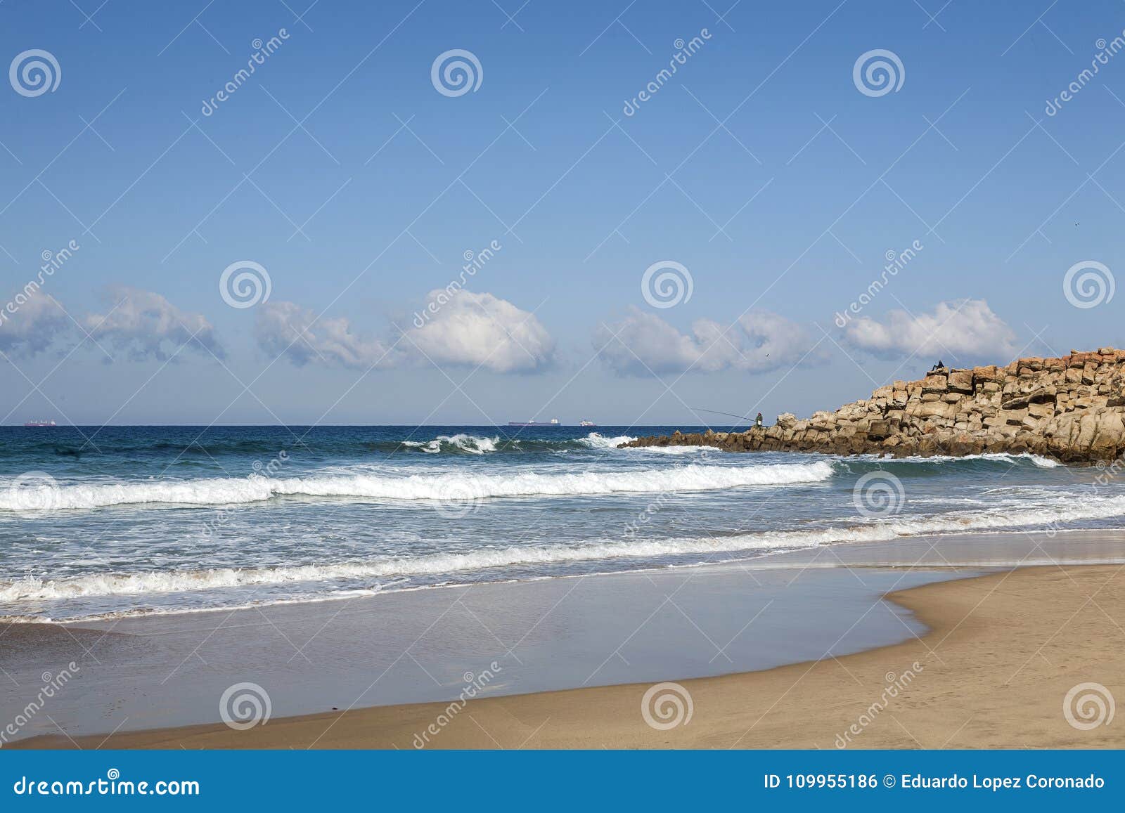 Typischer Wilder Strand in Tanger Stockfoto - Bild von landschaft ...