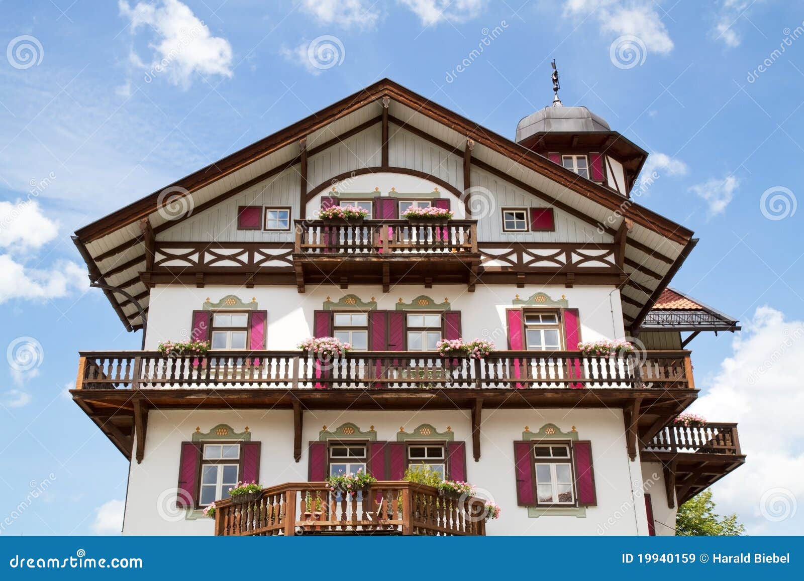 Typisches Bayerisches Landhaus Stockbild - Bild von alpen, wohnung ...