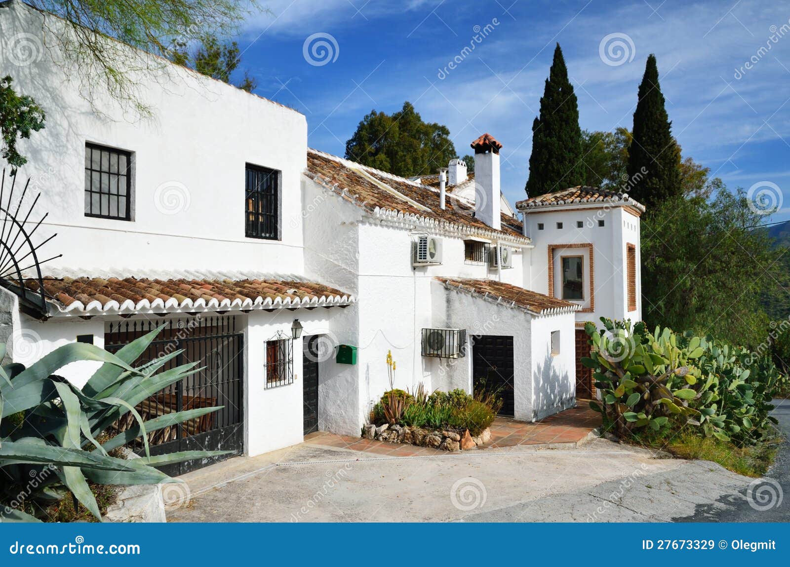 Typisk spanskt hus fotografering för bildbyråer. Bild av arkitektur ...