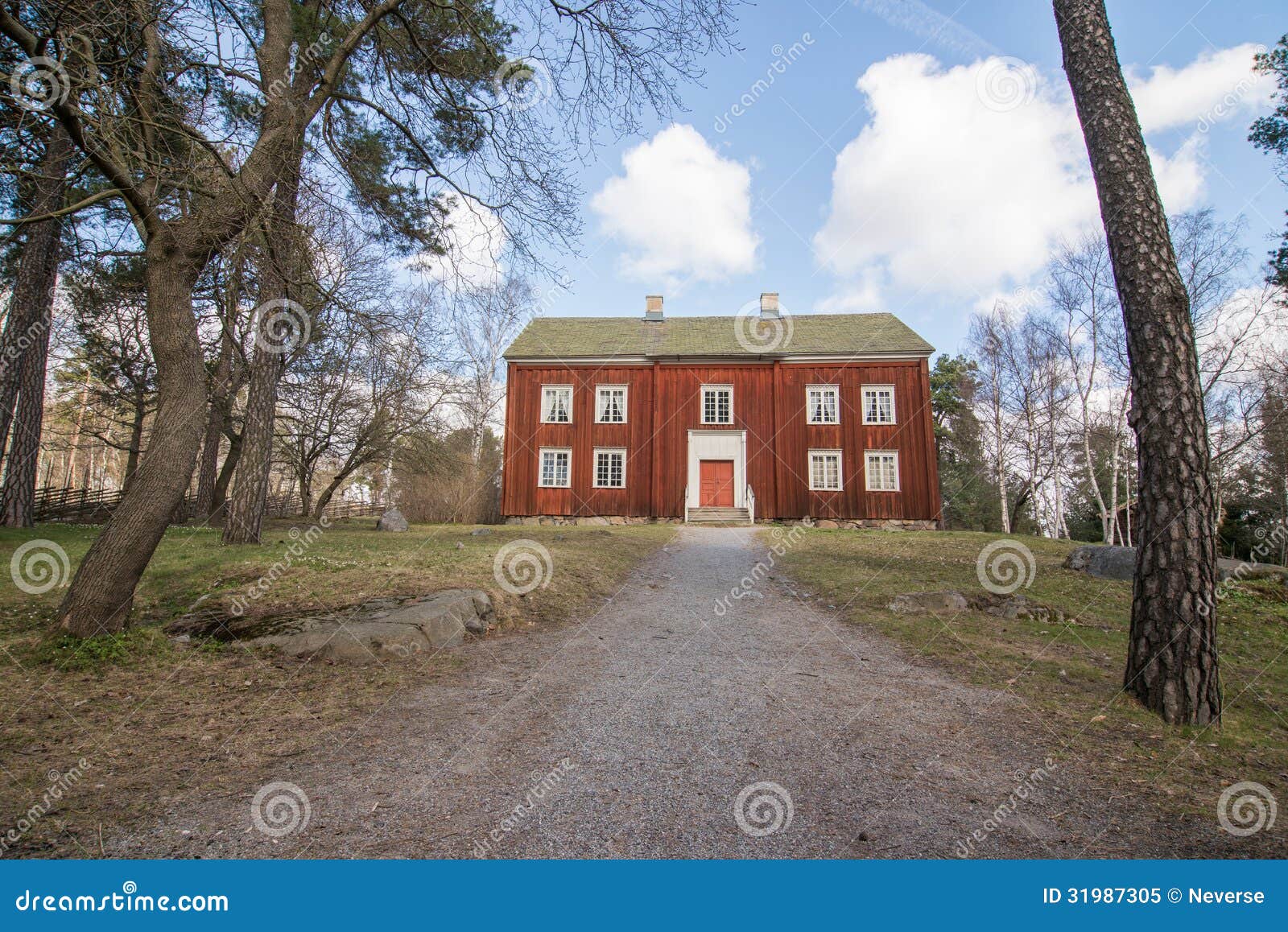 Typisk svenskhus fotografering för bildbyråer. Bild av gammalt - 31987305