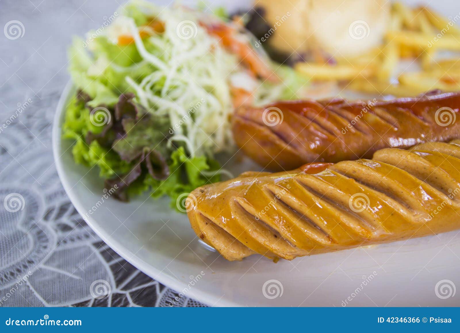 Tysk grillad korv arkivfoto. Bild av europeiskt, matställe - 42346366