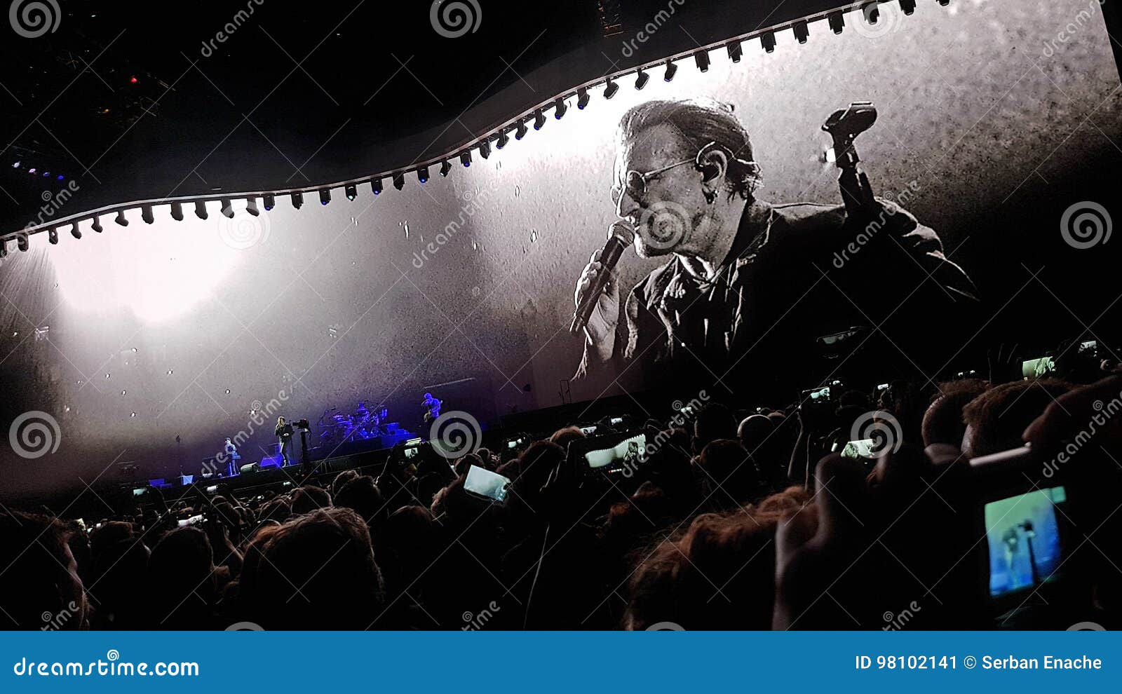 U2 Joshua Tree Tour in 2017 Editorial Photo - Image of playing, concert ...