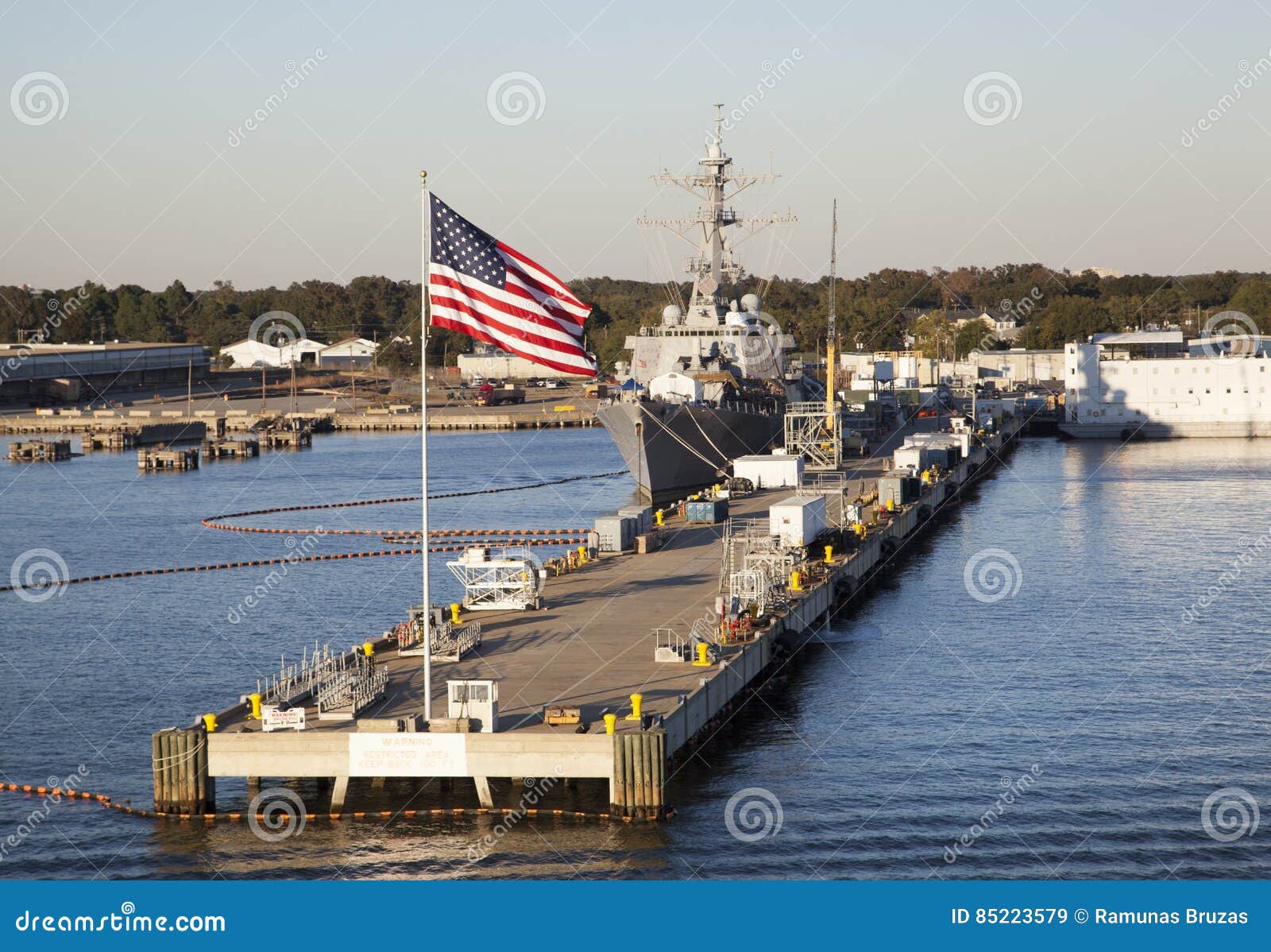 U S Base militare immagine stock editoriale. Immagine di barche - 85223579