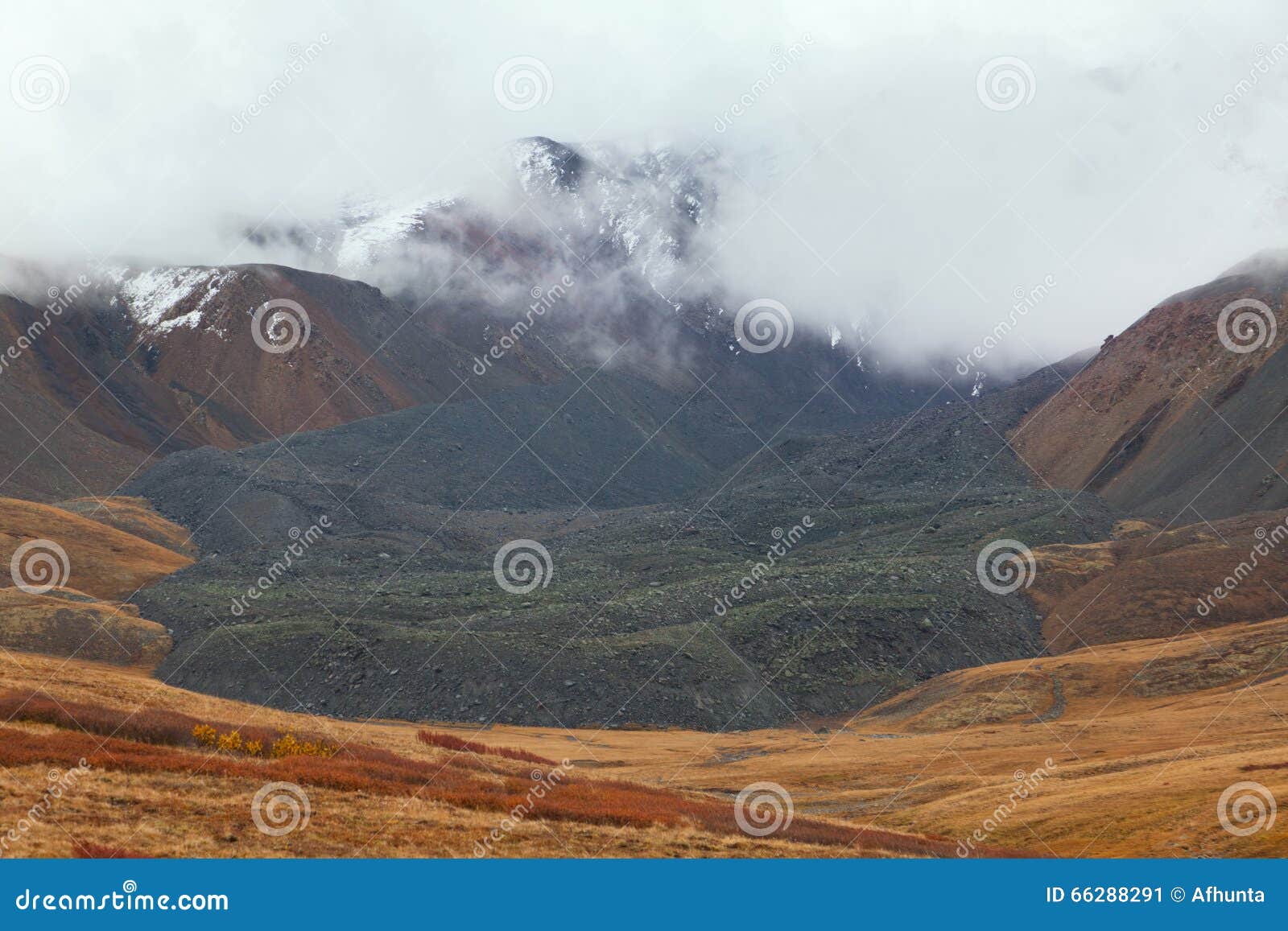 U-shaped valley stock image. Image of meadow, geography - 66288291