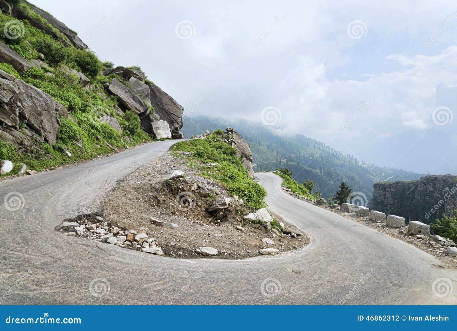 U Turn at Mountain Highway Road Stock Photo - Image of edge, mountain ...