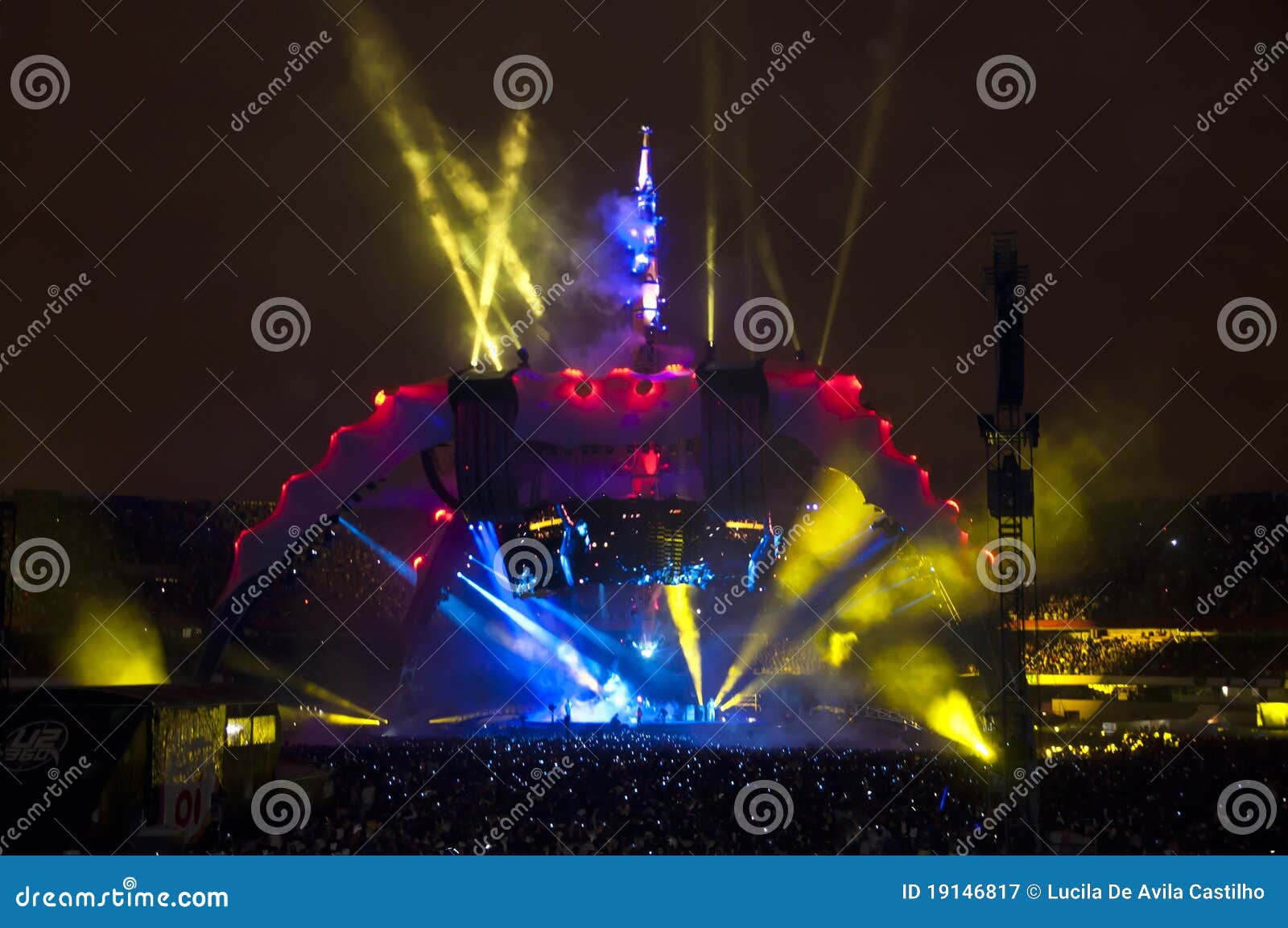U2 360 Show in Brazil editorial photography. Image of rhythm - 19146817