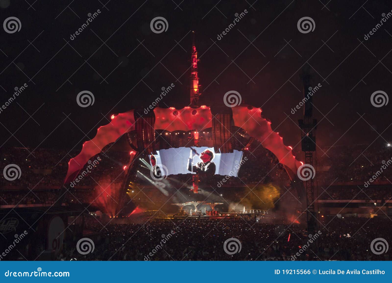U2 360 Show in Brazil editorial photo. Image of stage - 19215566