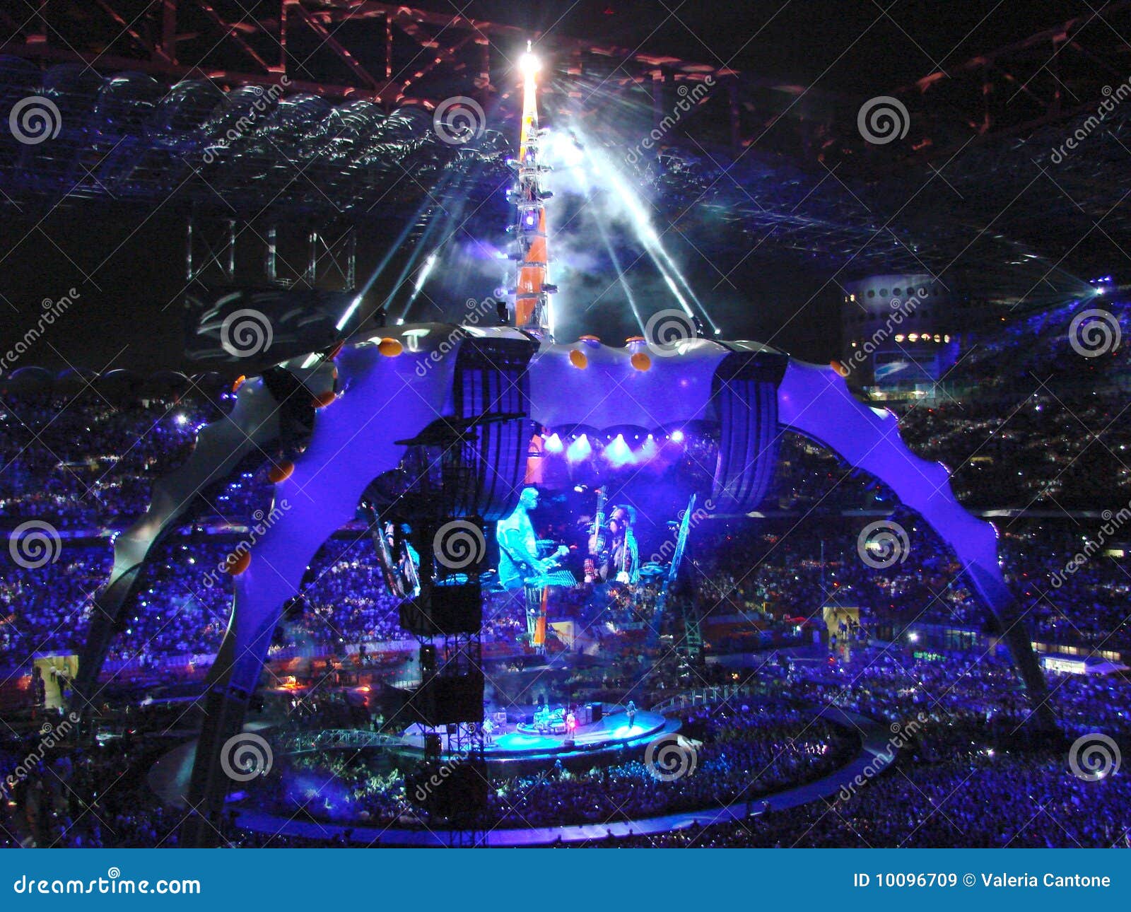 U2 concert in Milan editorial stock image. Image of band - 10096709
