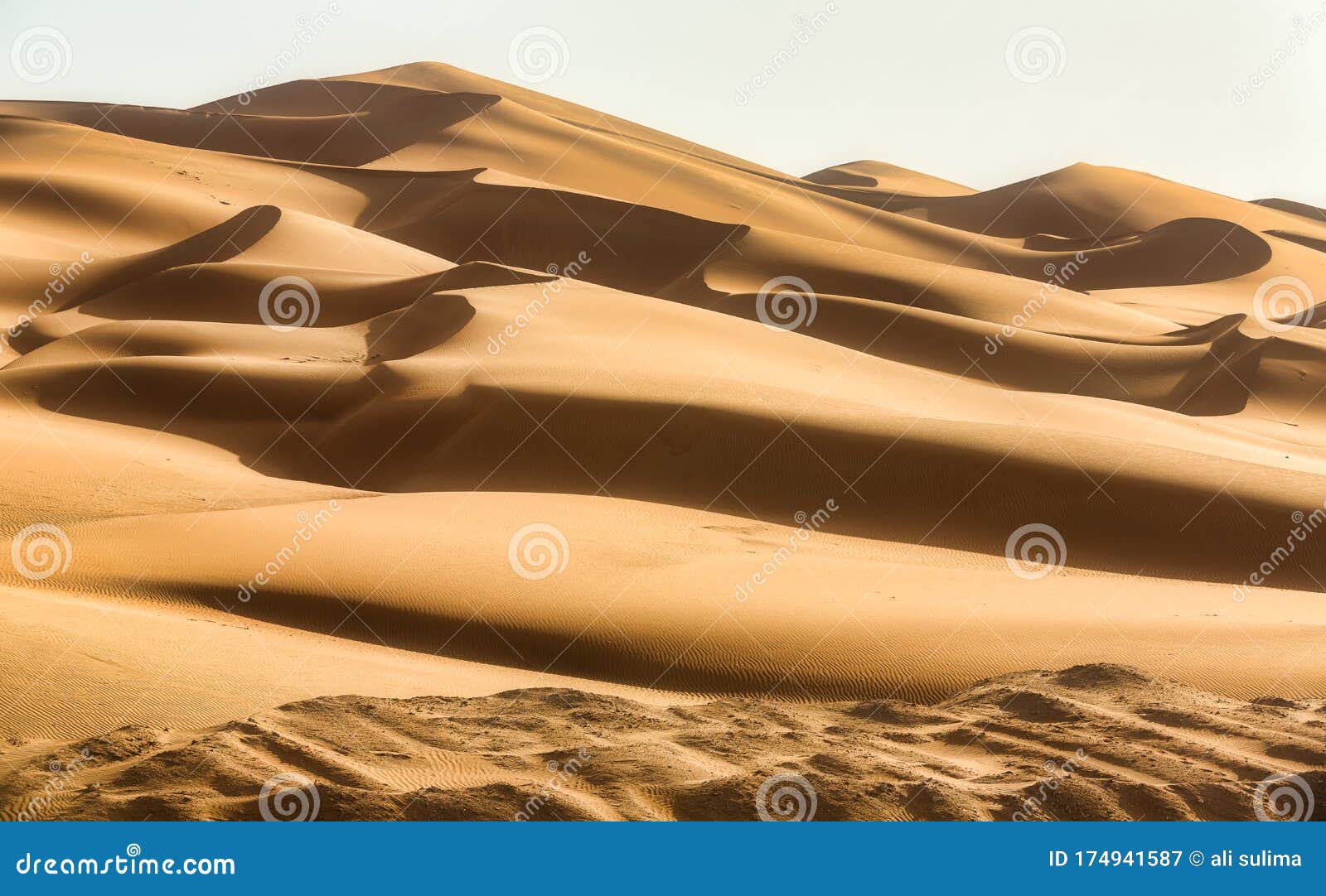 UAE Desert Beautiful Sand Dunes Stock Image - Image of rough, arab ...