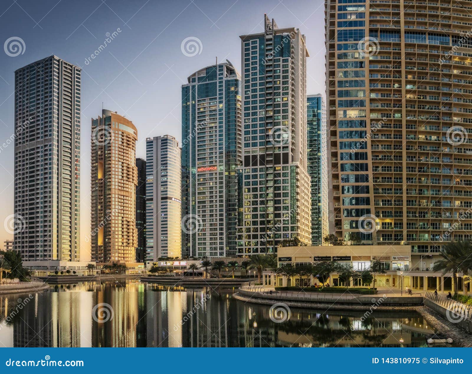 UAE/ DUBAI - 20 DEZ 2018 - City Scape of Dubai with Skyscraper at ...