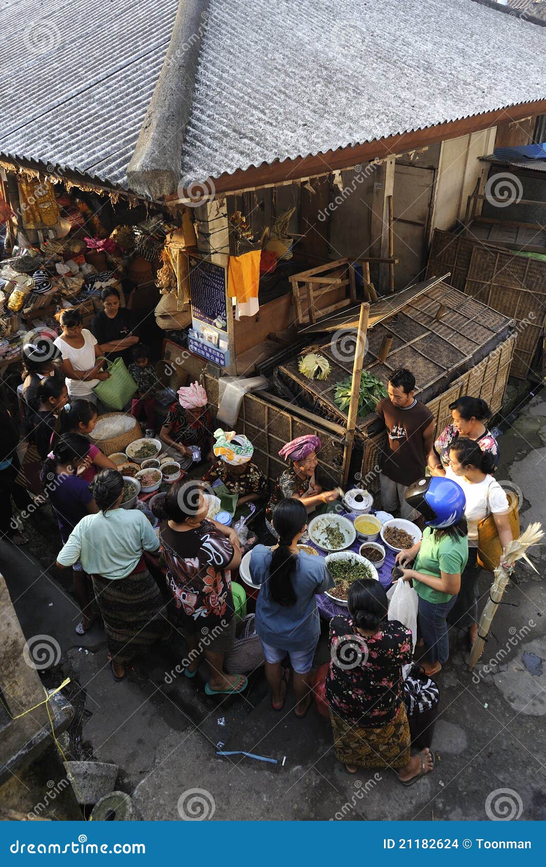 Ubud market editorial stock image. Image of worker, trade - 21182624