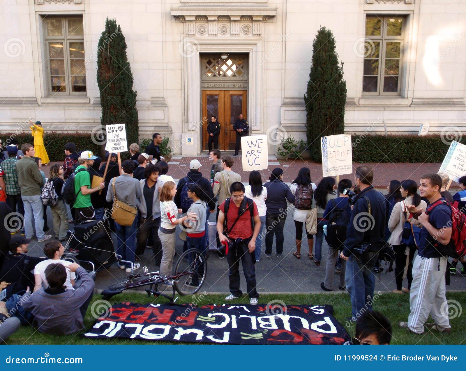 UC Berkeley Students Protest Around Campus Police Editorial Stock Image ...