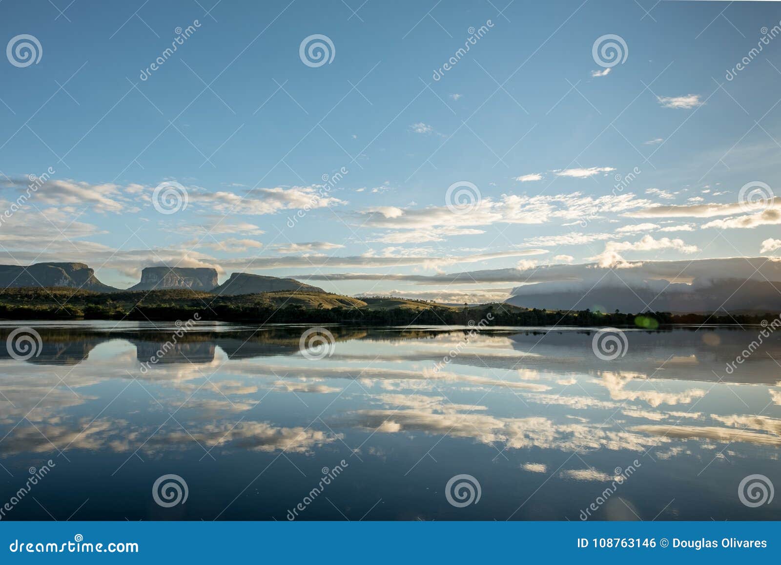 Ucaima No Parque Nacional De Canaima No Por Do Sol Foto de Stock ...