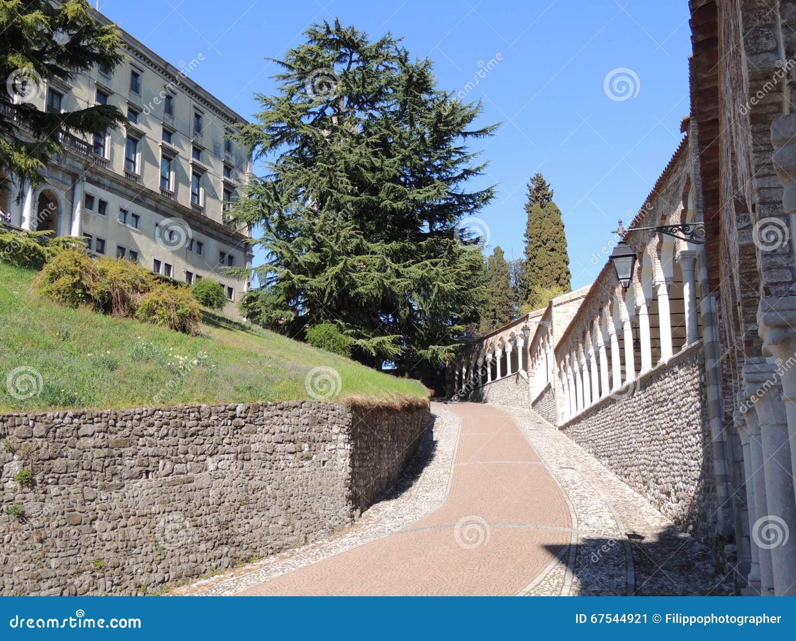 Udine - salita al castello immagine stock. Immagine di alto - 67544921