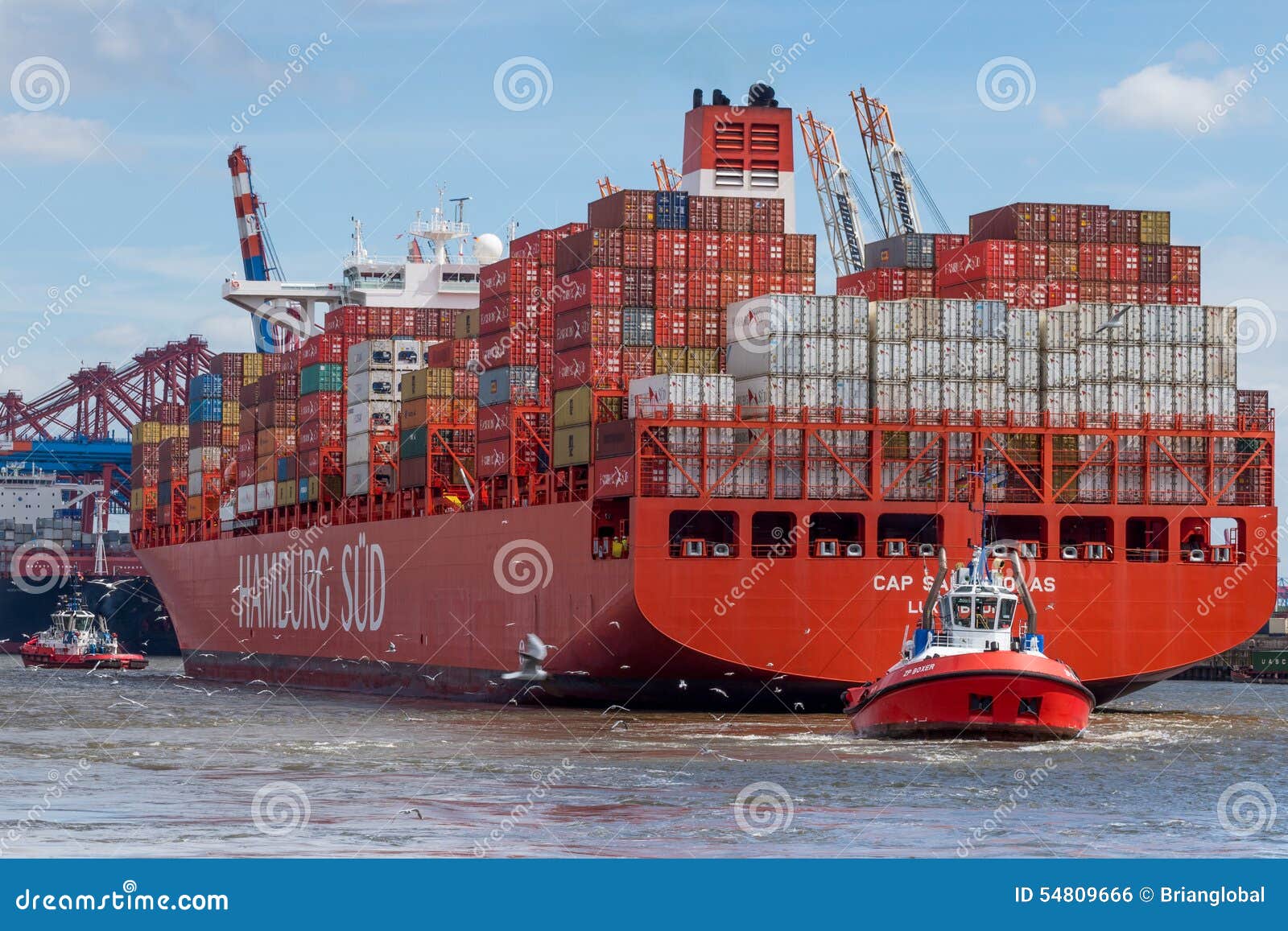 Ug De Boot Trekt Groot Containerschip Redactionele Foto - Image of ...