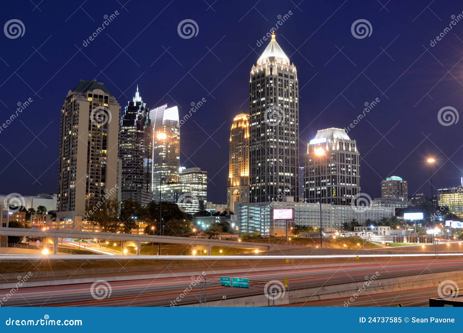 Uit Het Stadscentrum Atlanta Stock Afbeelding - Image of lang, stad ...