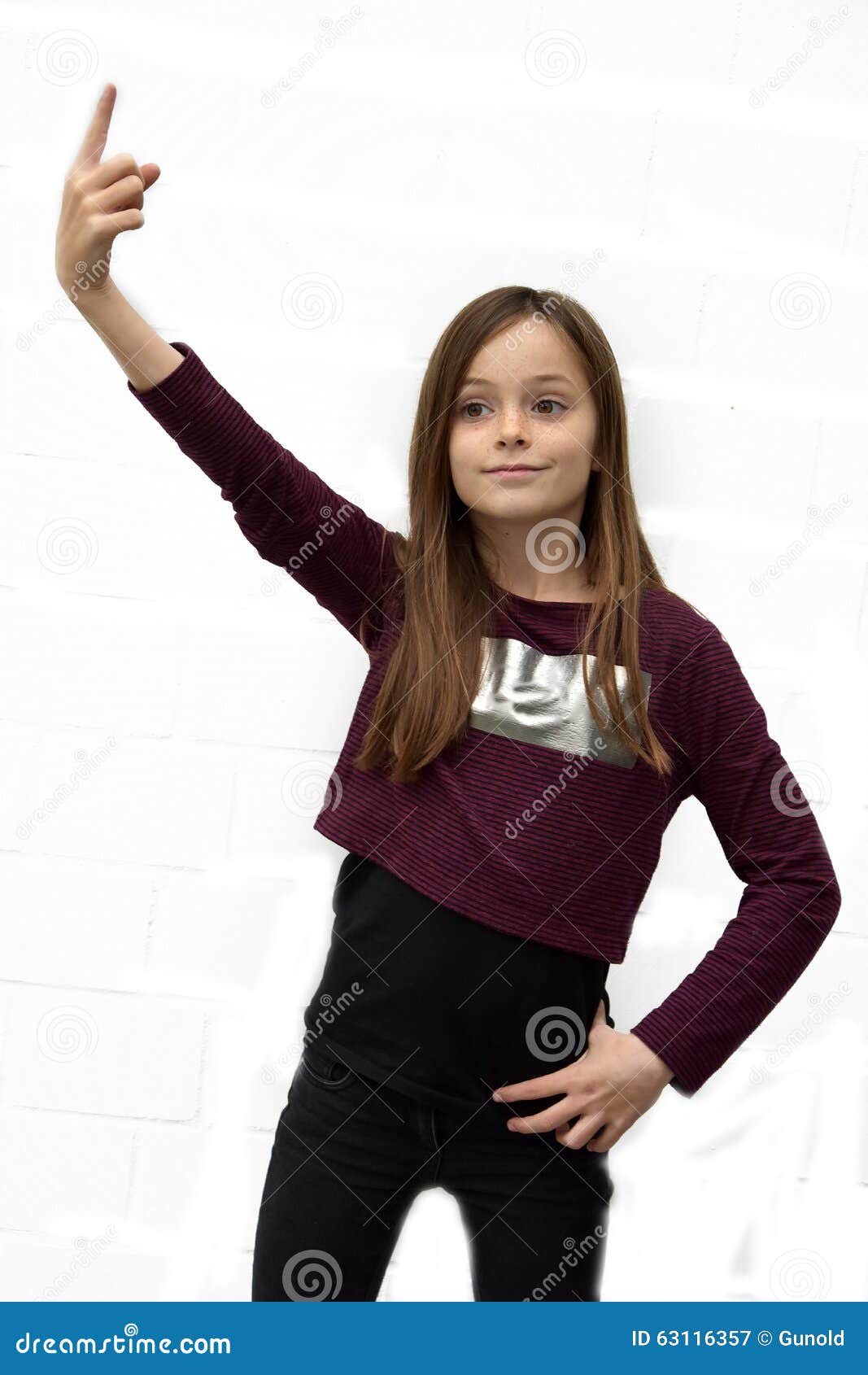 Uitdagend tienermeisje stock afbeelding. Image of aantonen - 63116357