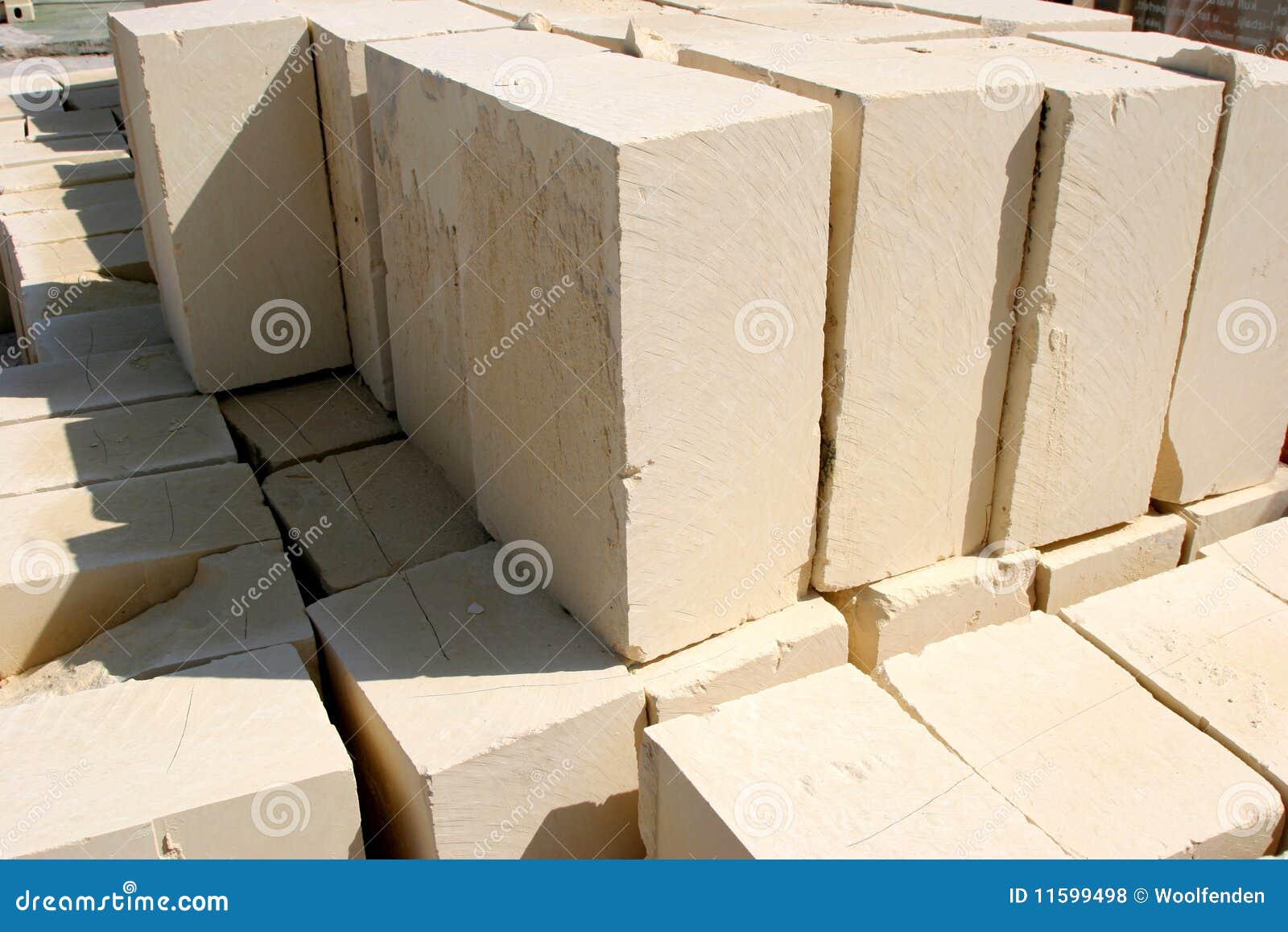 Uitgehakt Kalksteen stock foto. Image of metselwerk, malta - 11599498