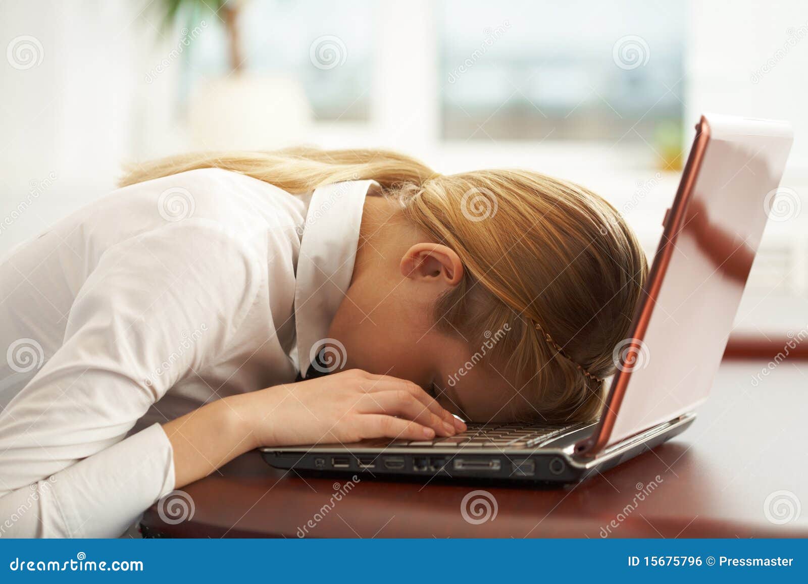 Uitgeput stock foto. Image of kaukasisch, toetsenbord - 15675796