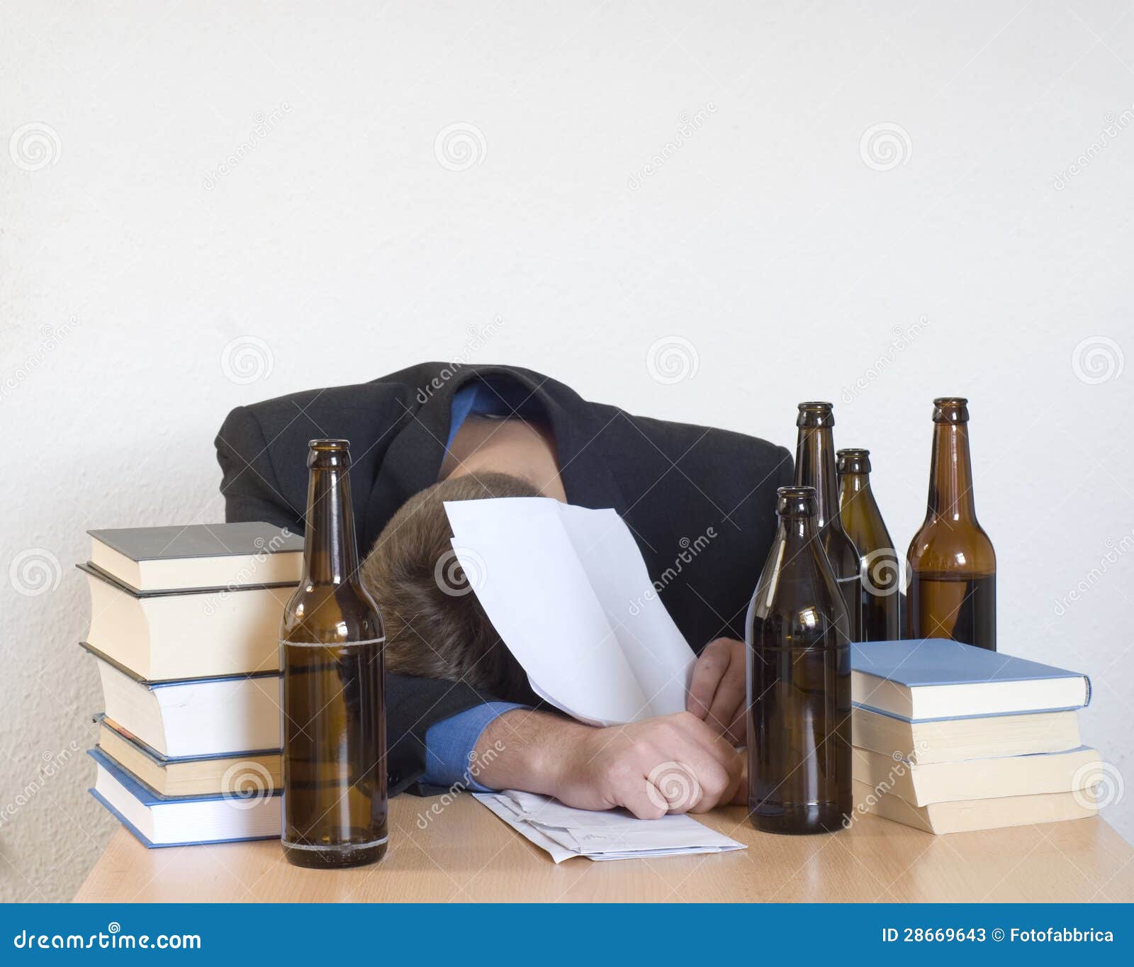 Uitgeput stock afbeelding. Image of bureau, boek, druk - 28669643