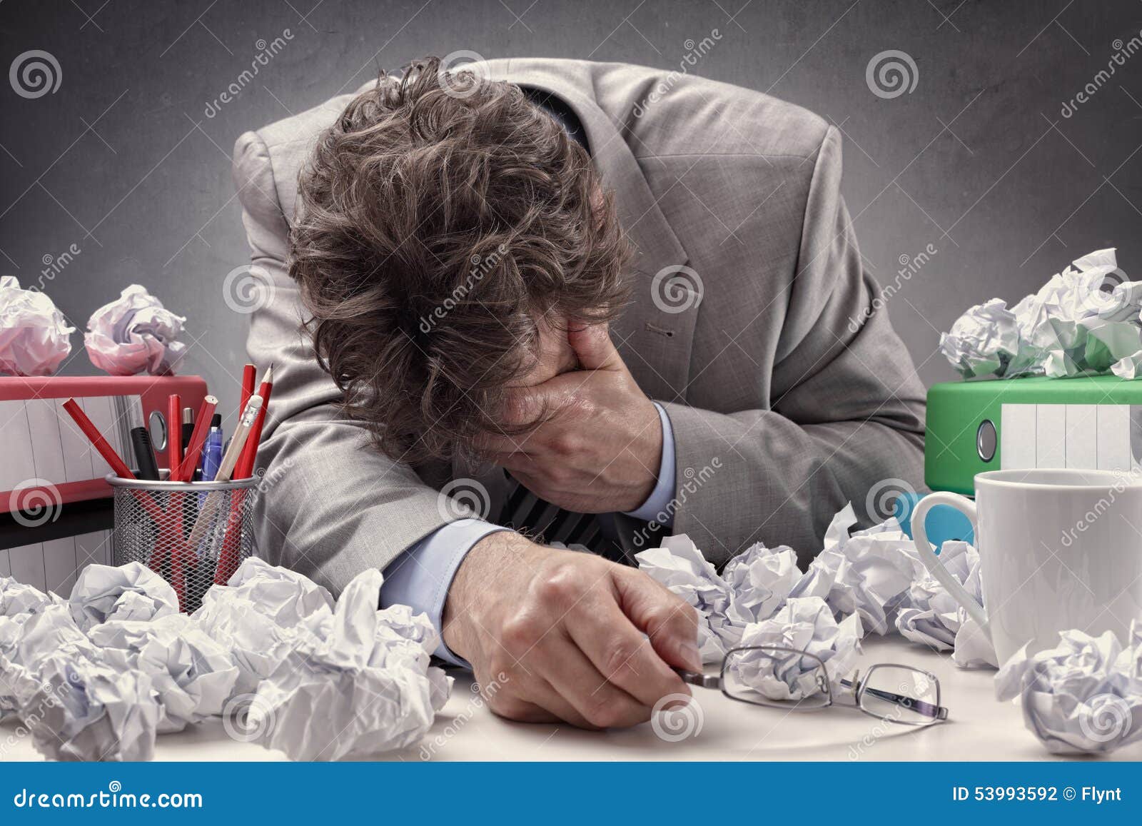 Uitgeput en overgewerkt stock foto. Image of afgevoerd - 53993592