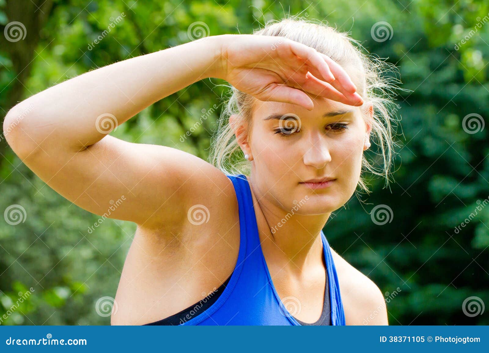 Uitgeput meisje stock afbeelding. Image of wijfje, doorsmelting - 38371105