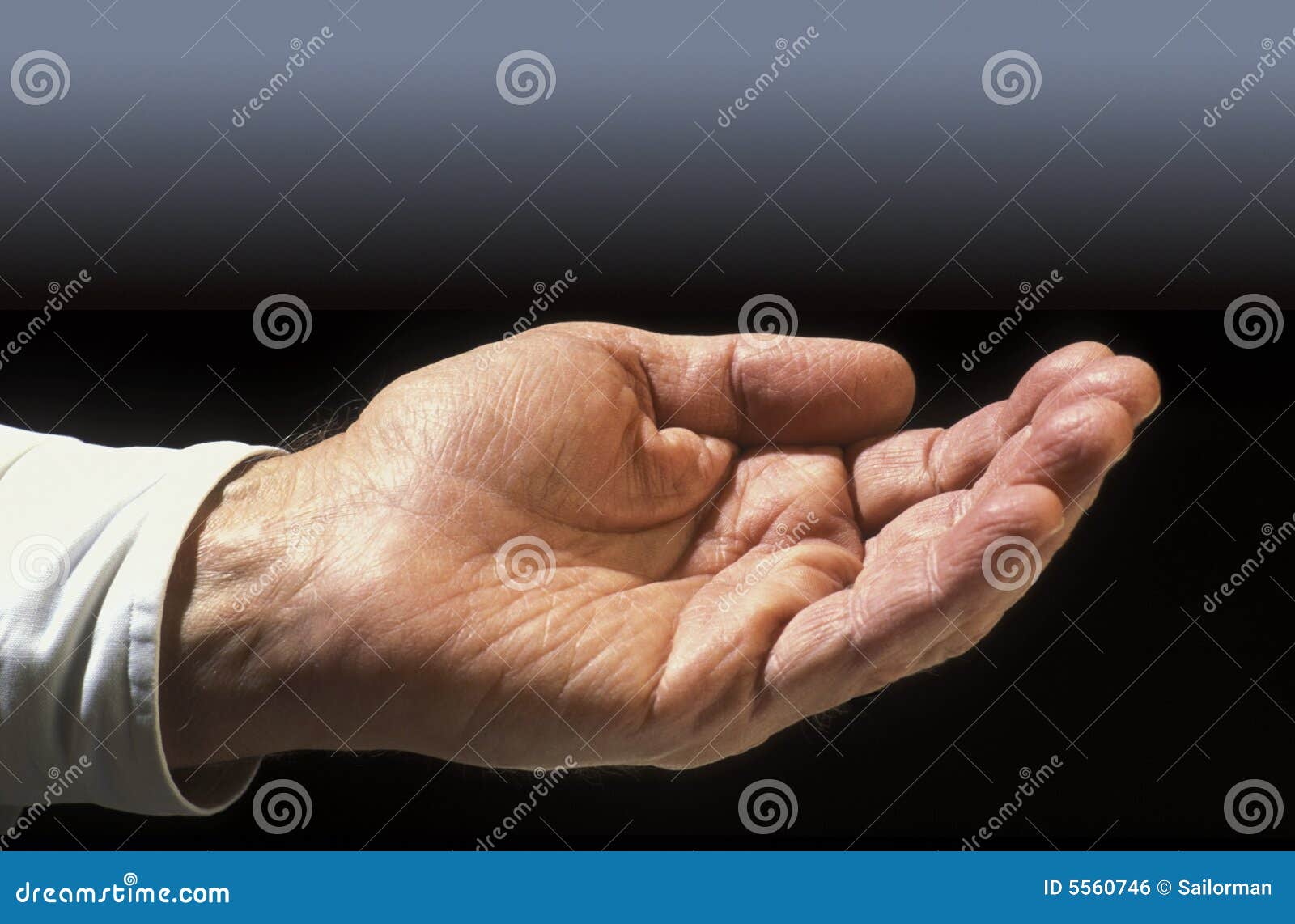 Uitgestrekte hand stock foto. Image of slecht, handvat - 5560746