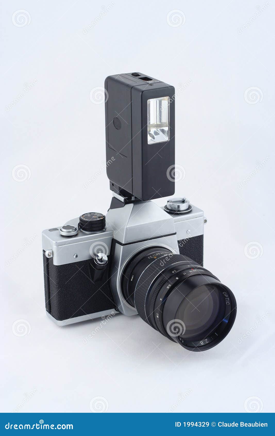 Uitstekende 35mm Filmcamera Met Flits Stock Afbeelding - Image of glas ...