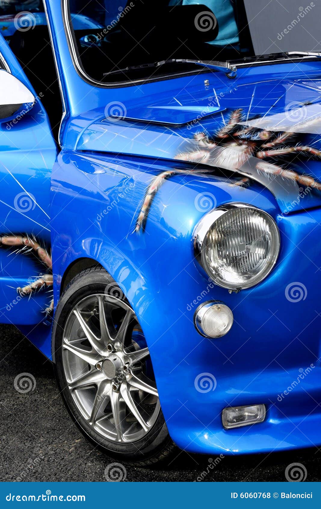 Uitstekende blauwe auto stock foto. Image of retro, licht - 6060768