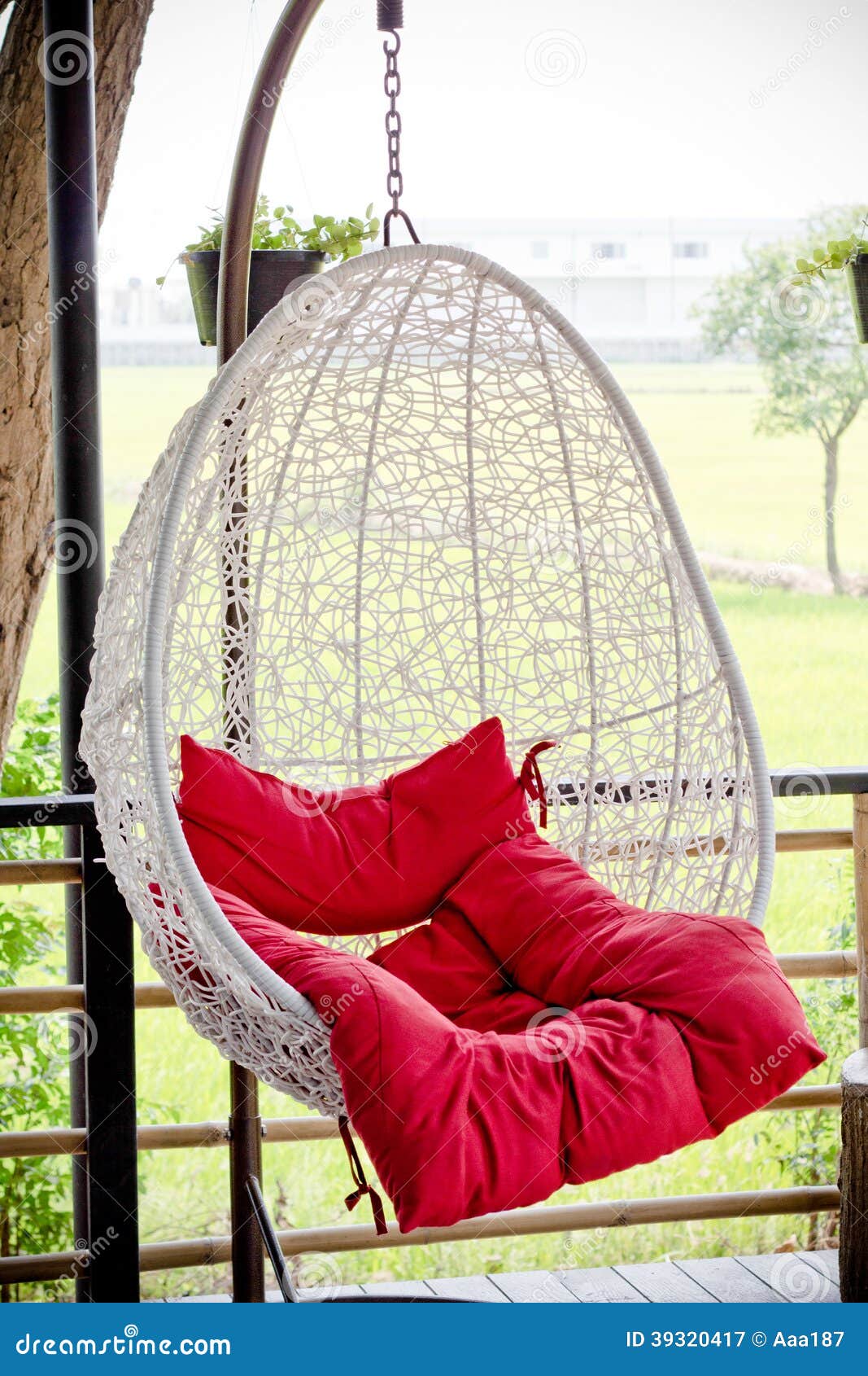 Uitstekende hangende stoel stock afbeelding. Image of verfraai - 39320417