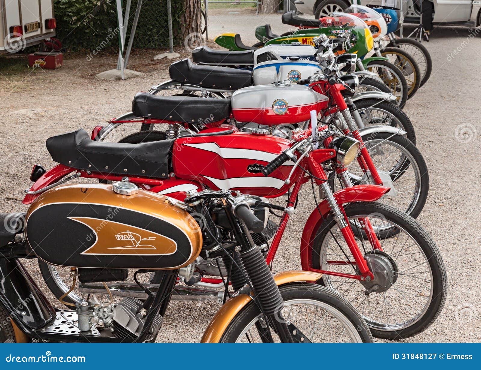 Uitstekende Italiaanse Bromfietsen Redactionele Fotografie - Image of ...