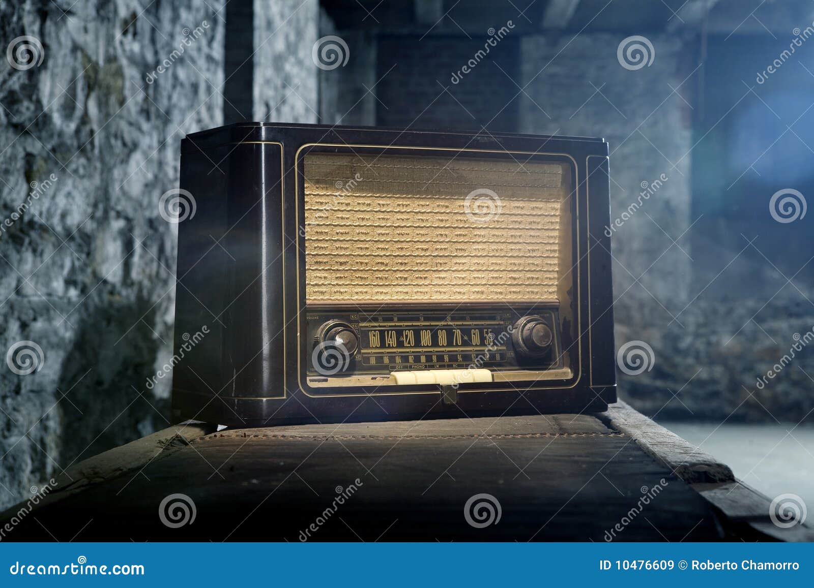 Uitstekende Radio stock afbeelding. Image of stem, muziek - 10476609