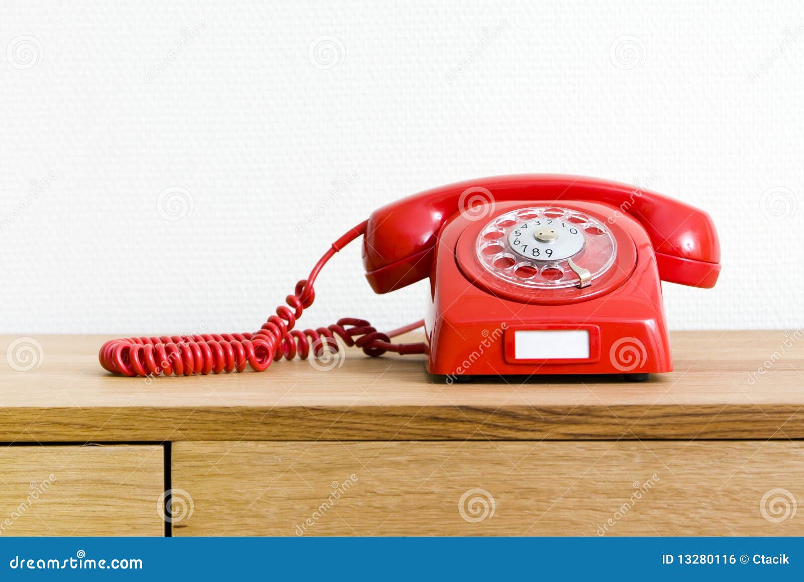 Uitstekende rode telefoon stock foto. Image of ontvanger - 13280116