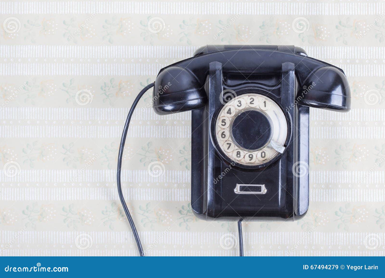 Uitstekende Telefoon Op Oud Retro Muurdocument Stock Afbeelding - Image ...