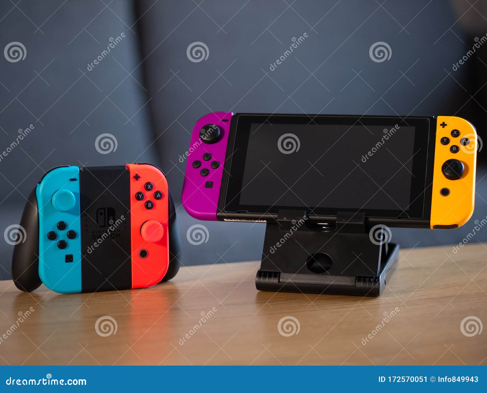 UK - Feb 2020: Nintendo Switch Portable Games Console and Joy Con ...