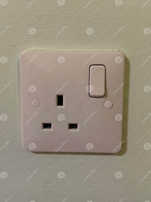 UK Electrical Single Mains Socket with Switch, Socket Flush with Wall ...