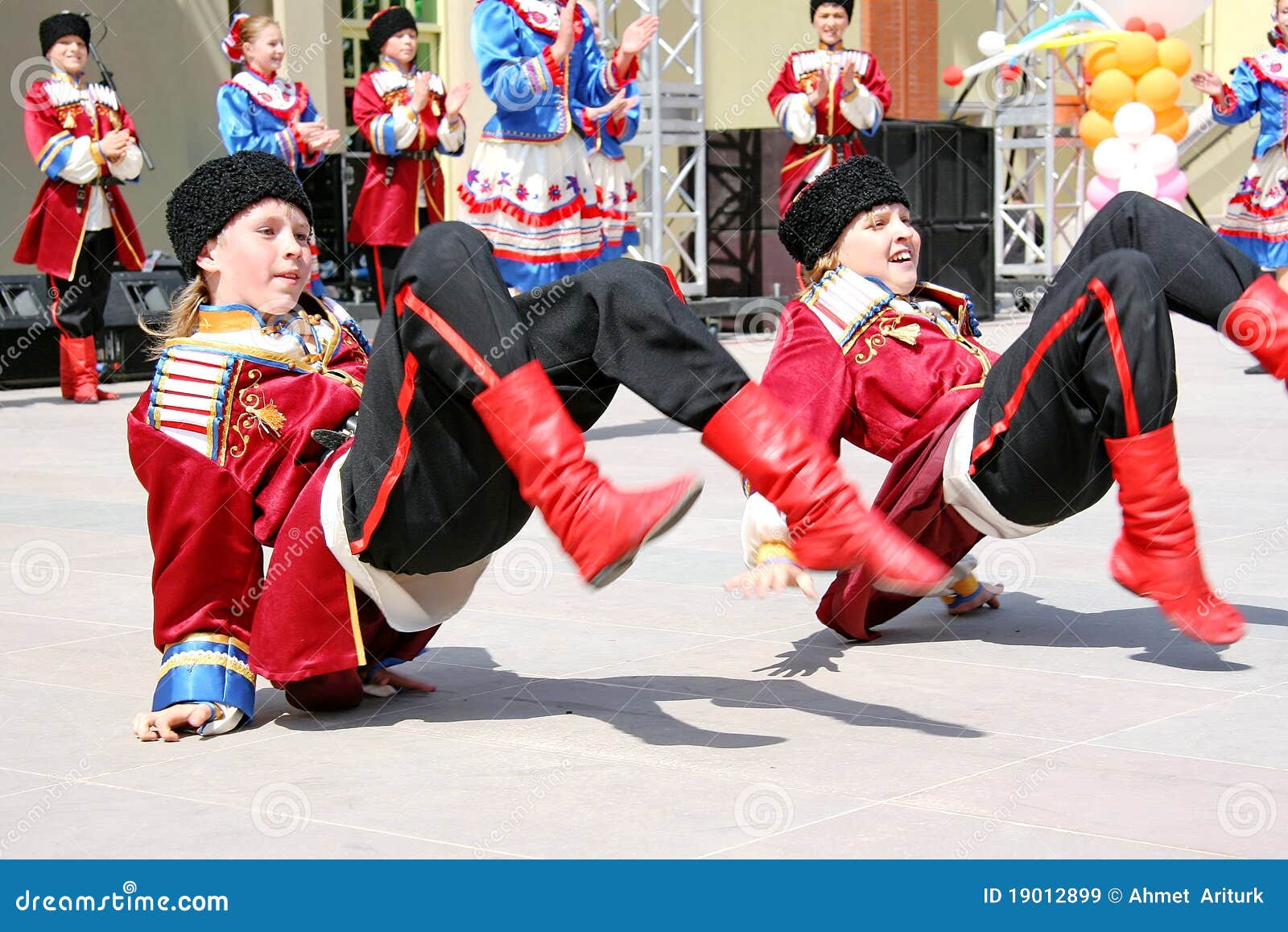 Ukrainian Children Perform Folk Dance Editorial Stock Image - Image of ...