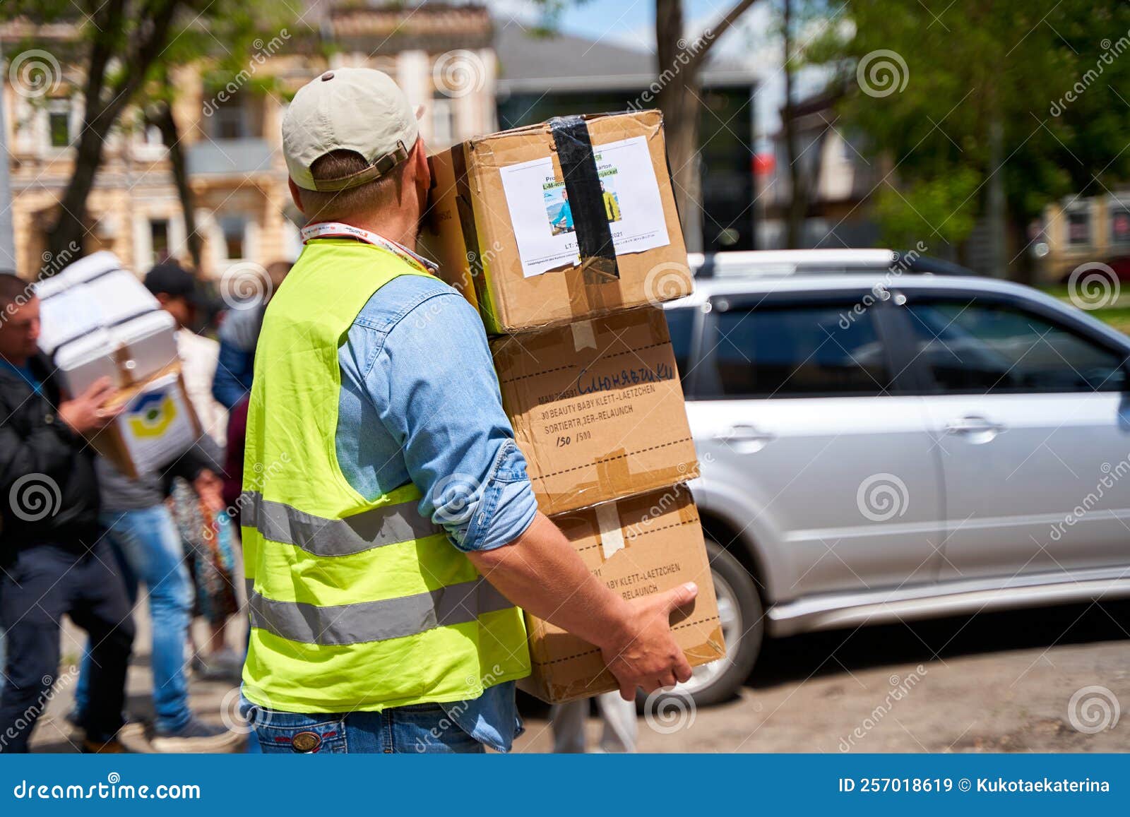 Ukrainian Volunteers Unloading Boxes with Humanitarian Aid Editorial ...