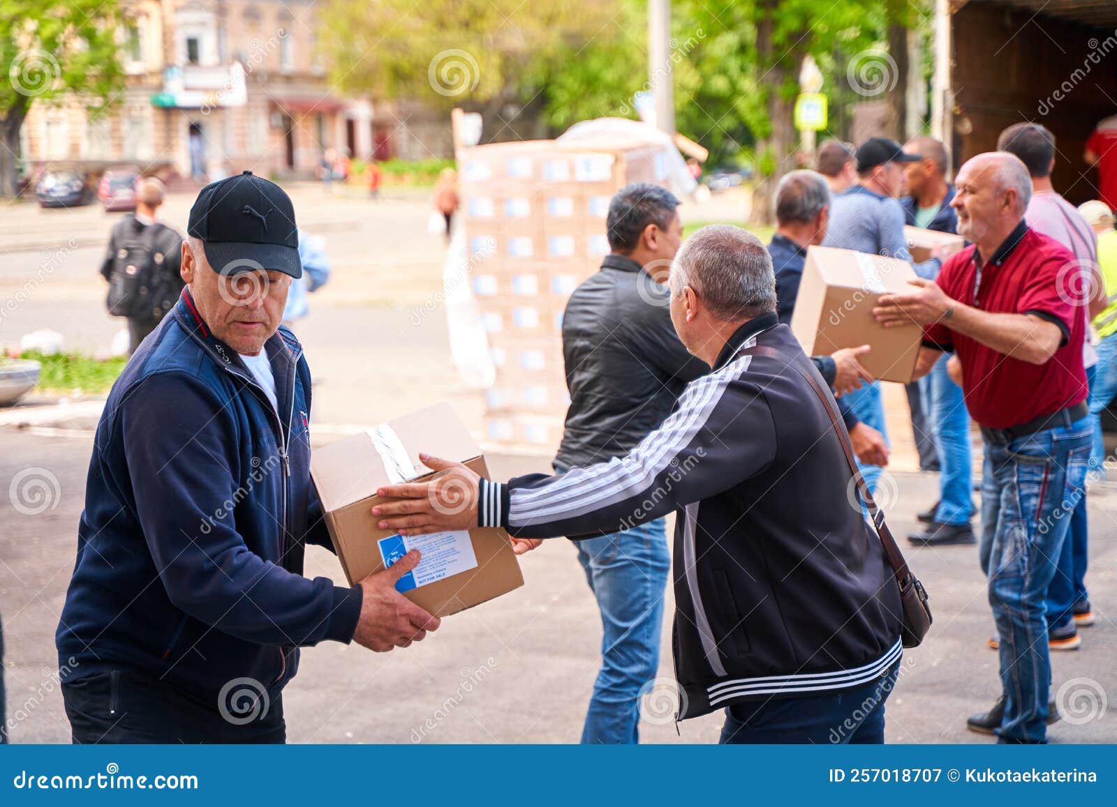 Ukrainian Volunteers Unloading Boxes with Humanitarian Aid Editorial ...