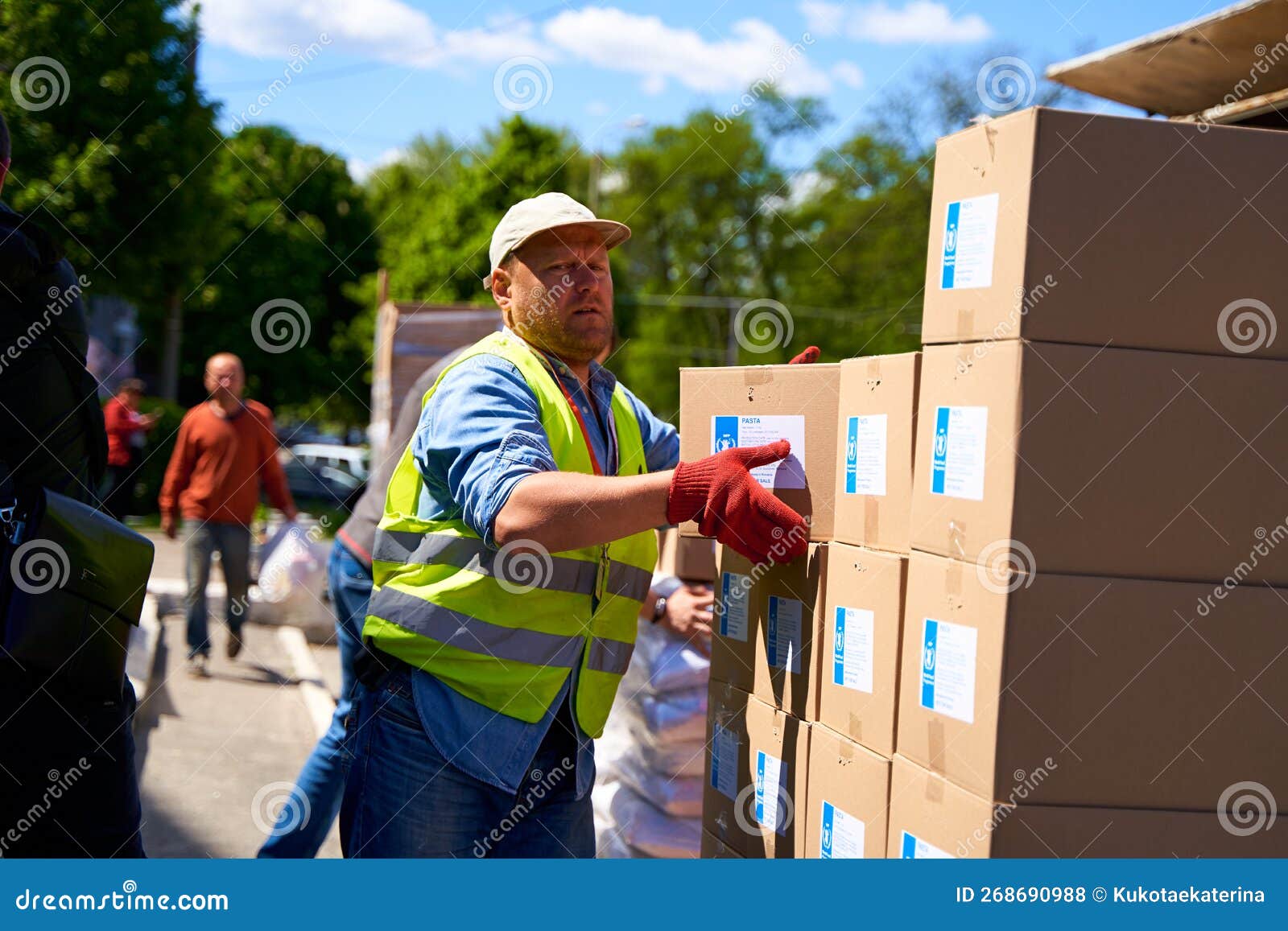 Ukrainian Volunteers Unloading Boxes with Humanitarian Aid Editorial ...