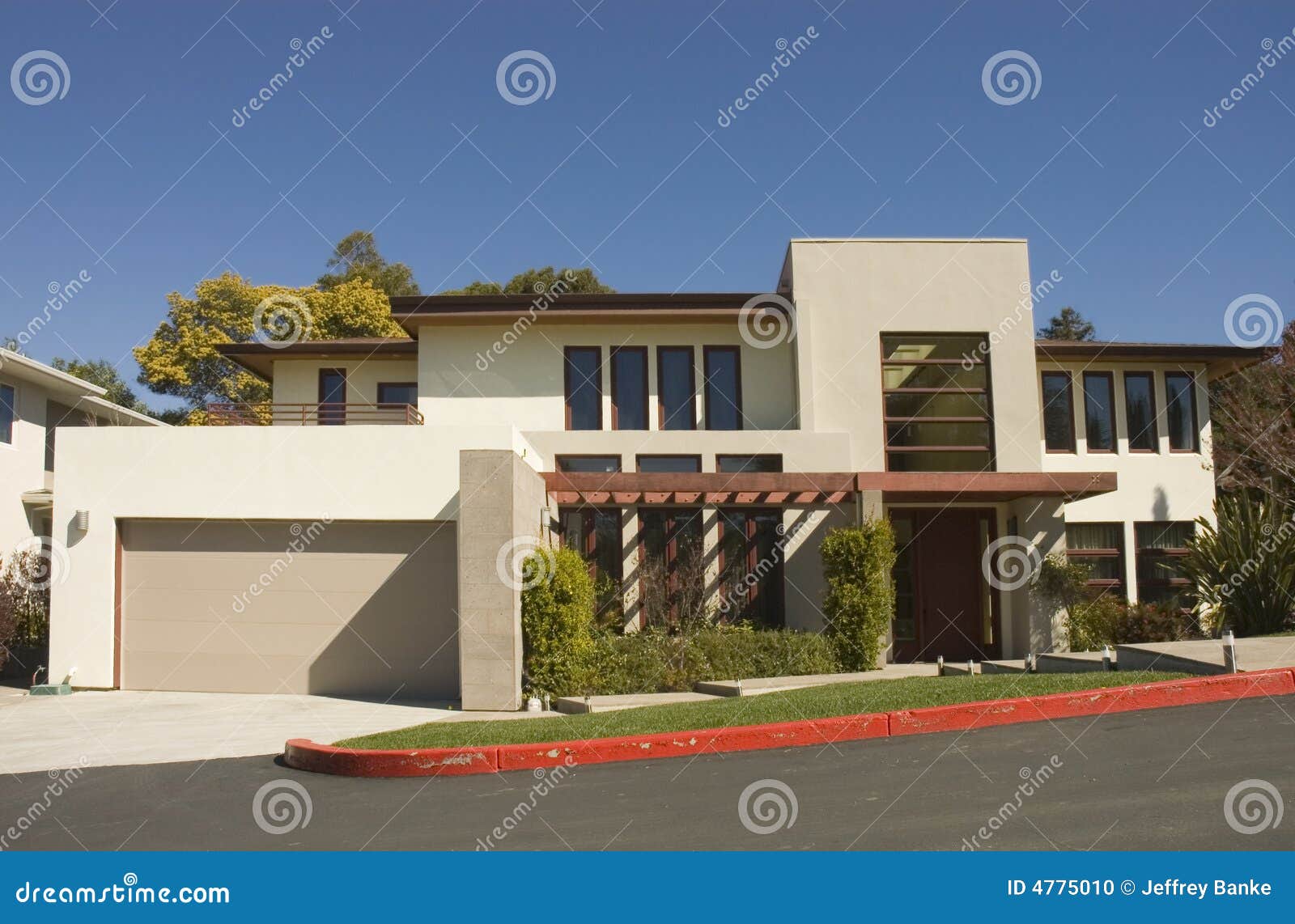 Ultra modern boxy home stock photo. Image of driveway - 4775010