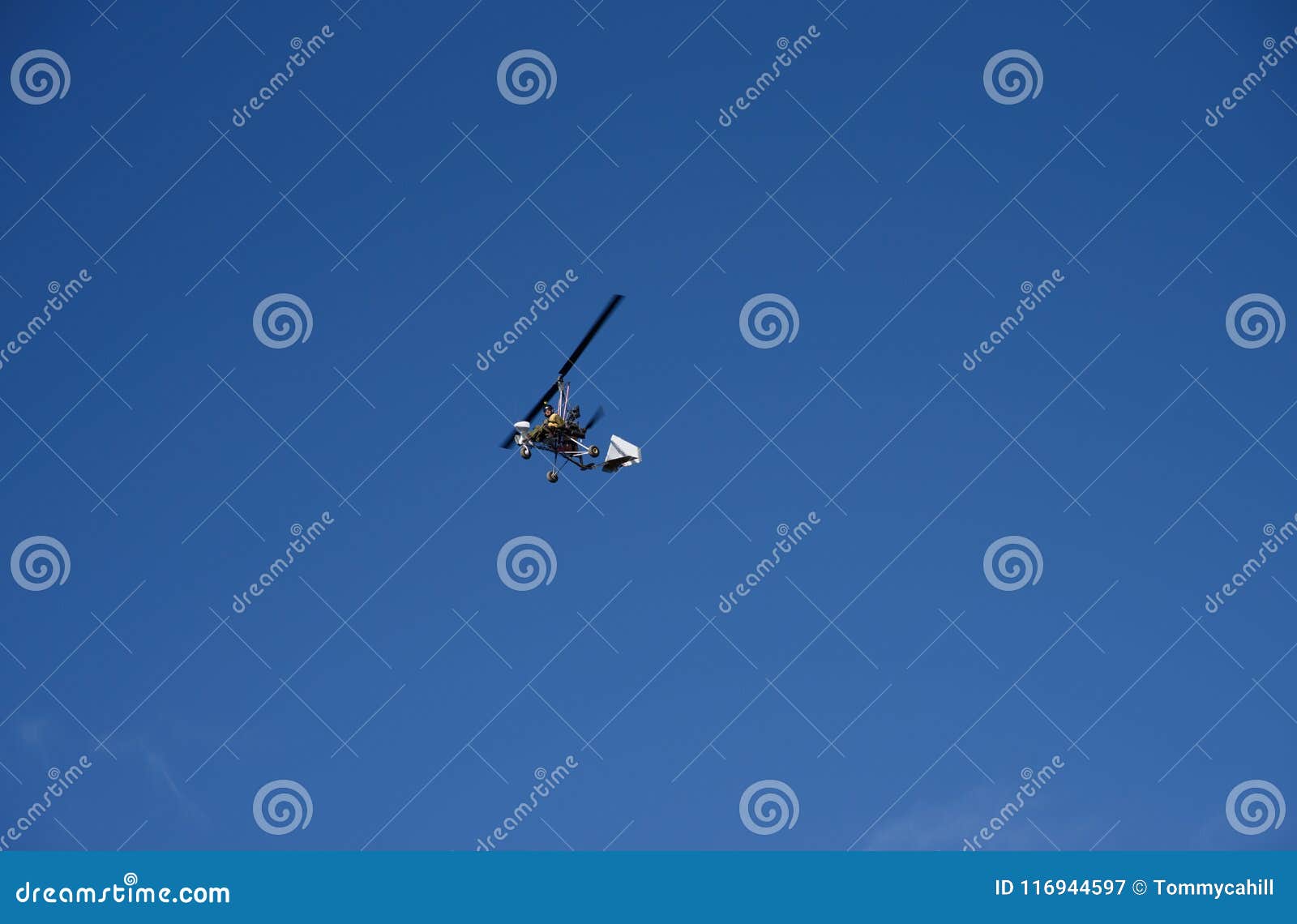 Ultralight Autogiro Im Flug Stockbild - Bild von allgemein, rotor ...
