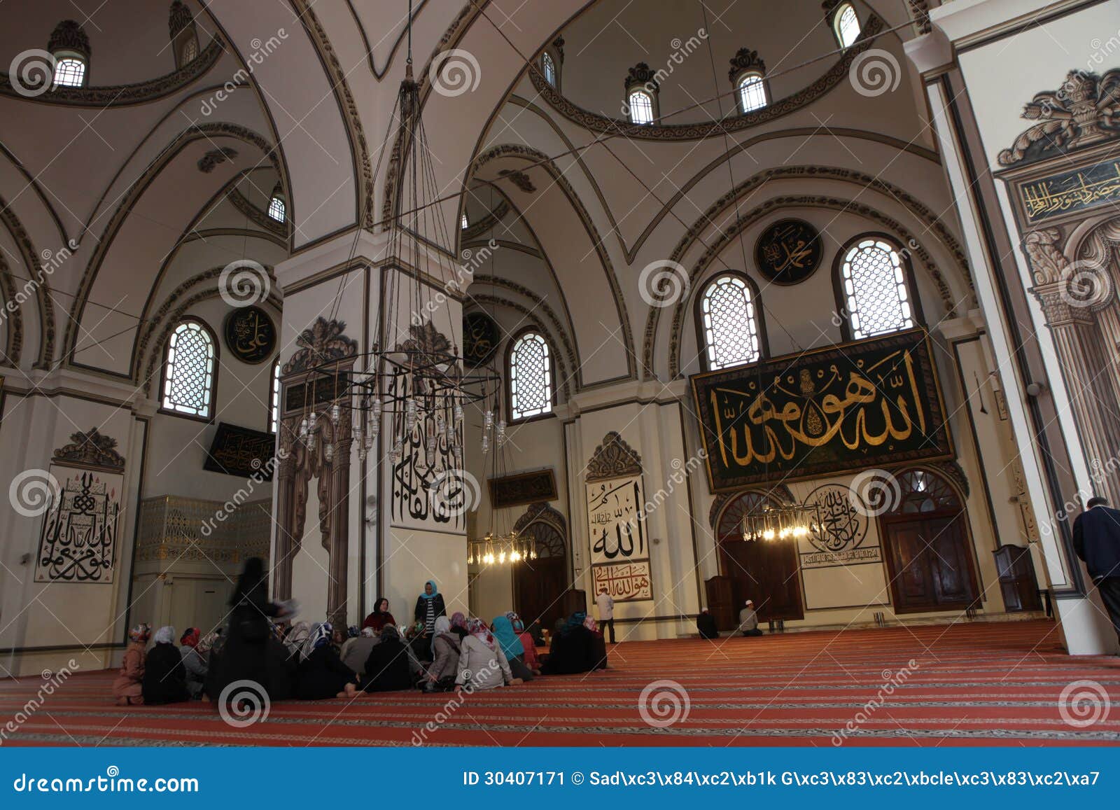Ulu Mosque in Bursa-Stadt redaktionelles foto. Bild von leute - 30407171
