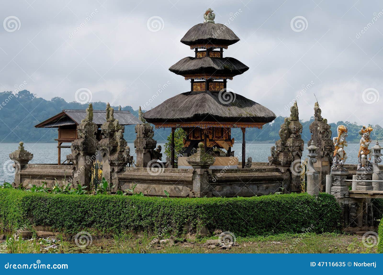 Ulun danu temple stock image. Image of temple, indonesia - 47116635