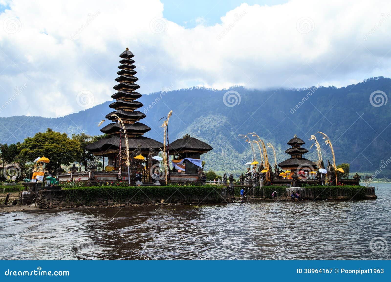 Ulun Danu temple editorial photography. Image of beautiful - 38964167