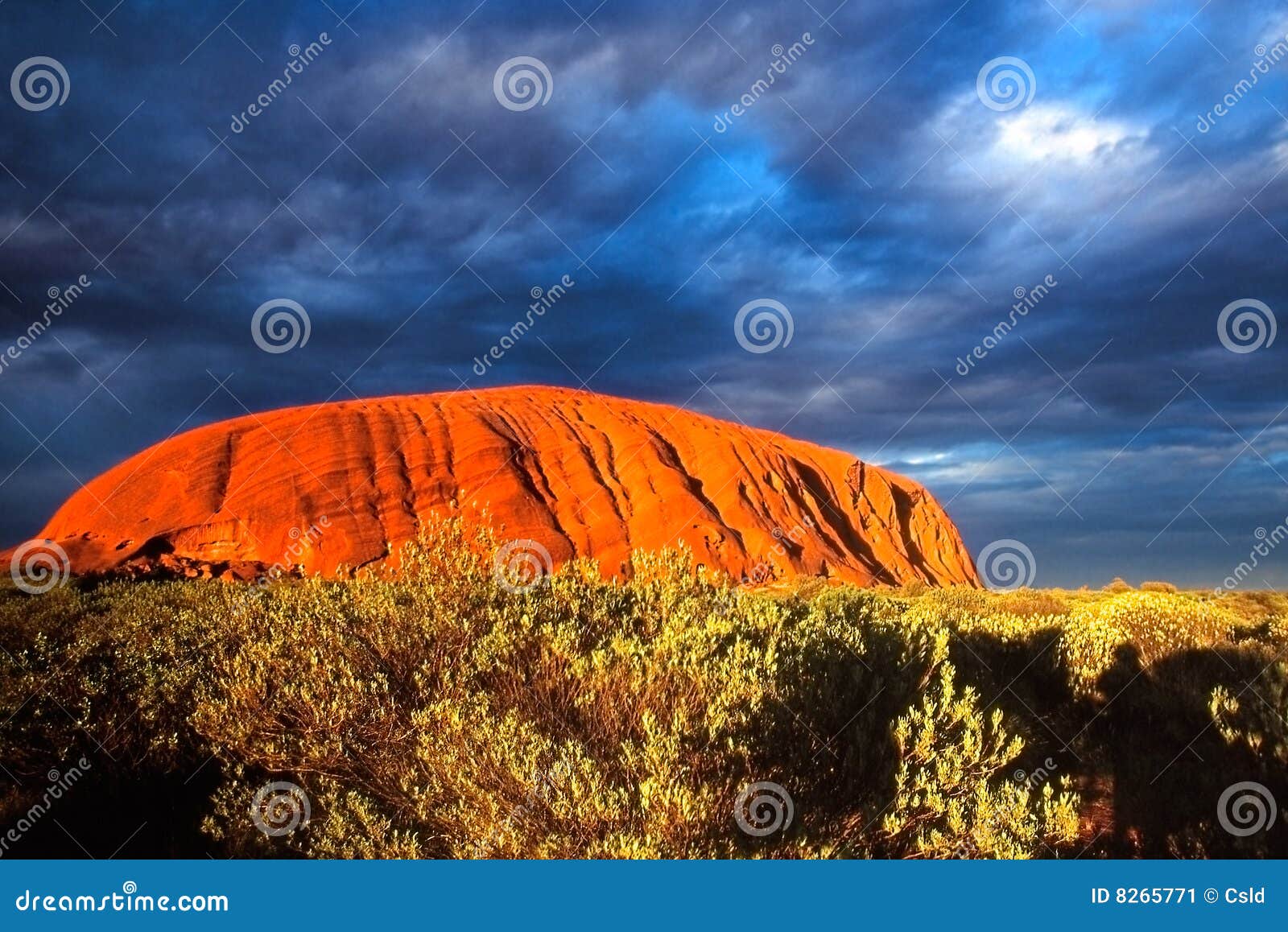 Uluru and cloudscape editorial photo. Image of landscape - 8265771