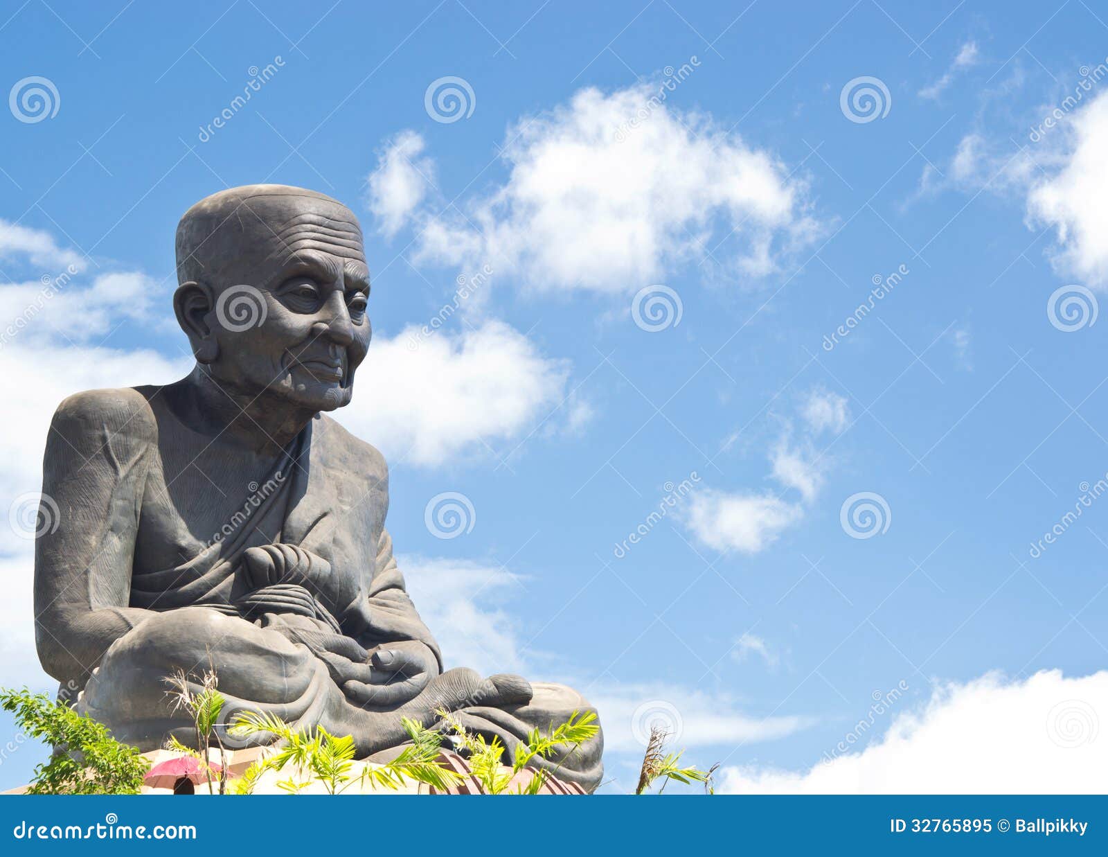 Um Buddhism Da Escultura Da Monge Imagem de Stock - Imagem de ornato ...