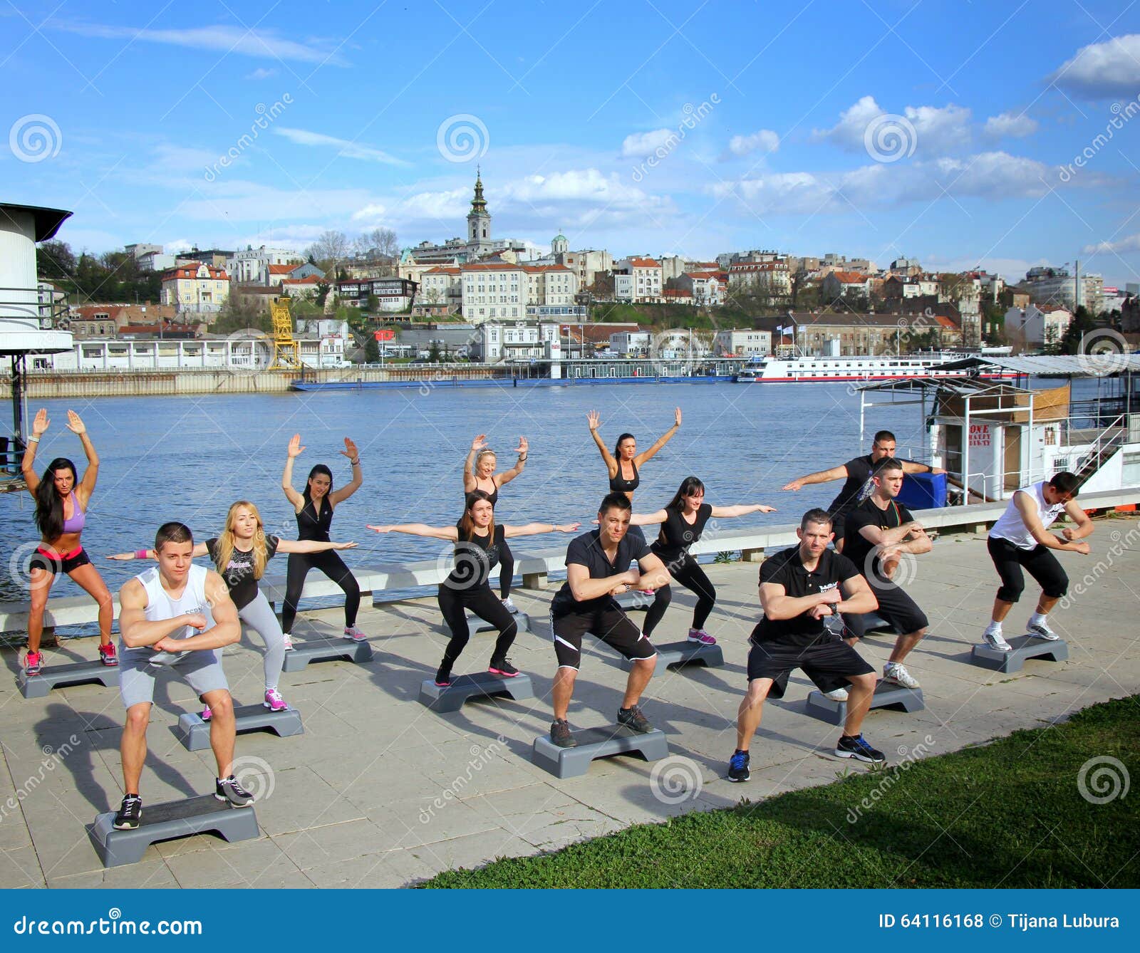 Um Grupo De Jovens Treinados Foto de Stock Editorial - Imagem de nave ...