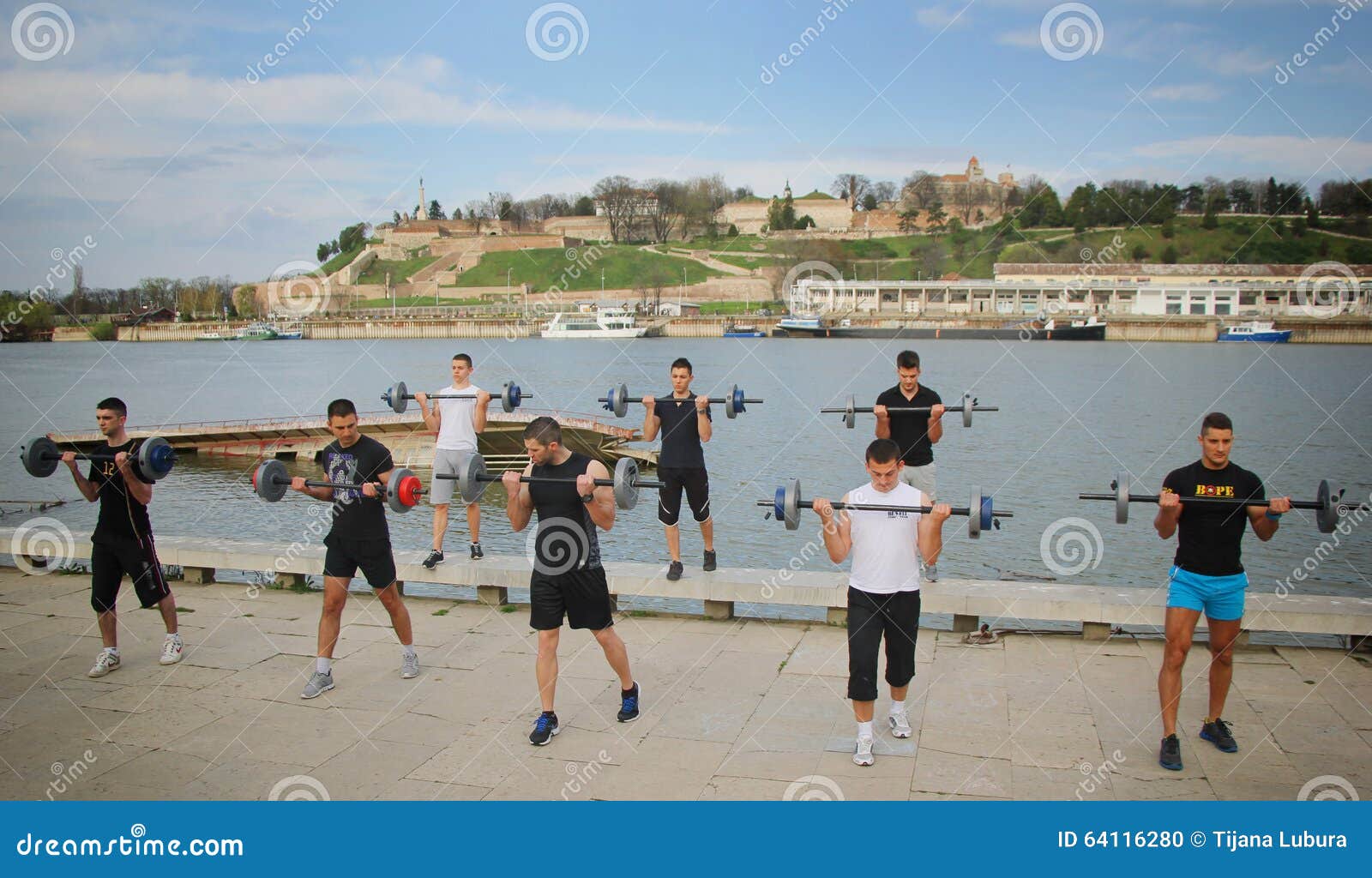 Um Grupo De Jovens Treinados Imagem Editorial - Imagem de cara, beleza ...