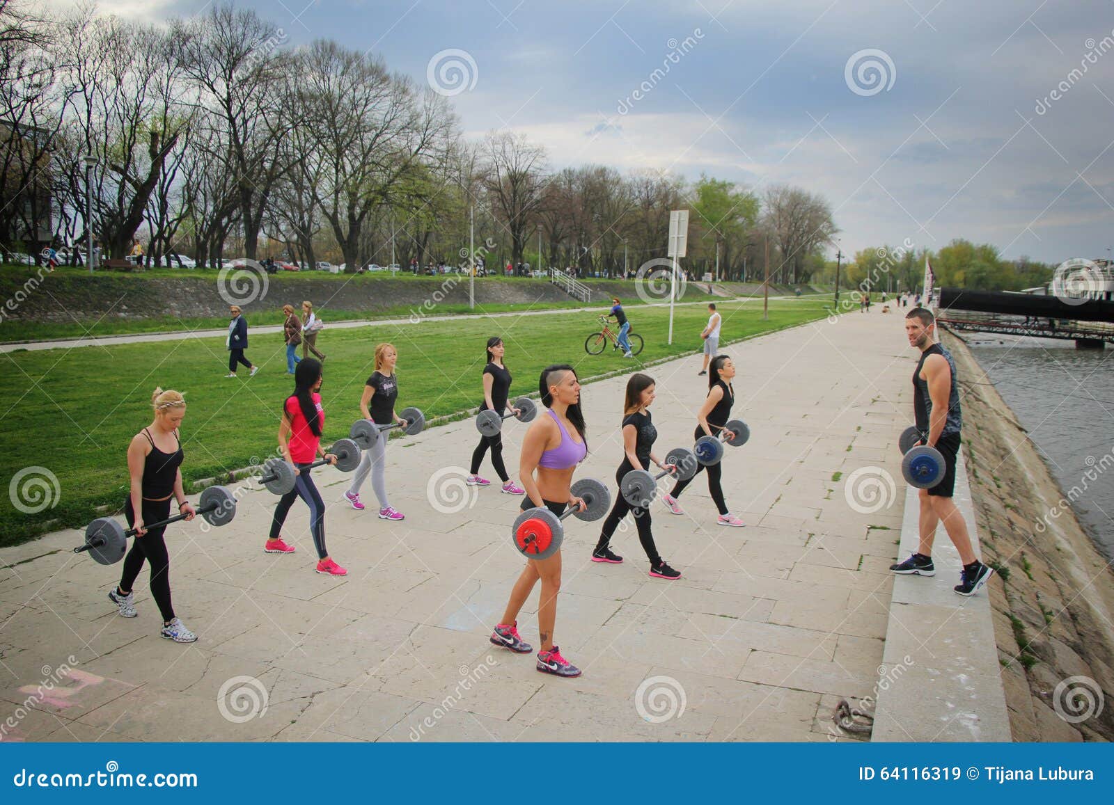 Um Grupo De Jovens Treinados Imagem de Stock Editorial - Imagem de ...